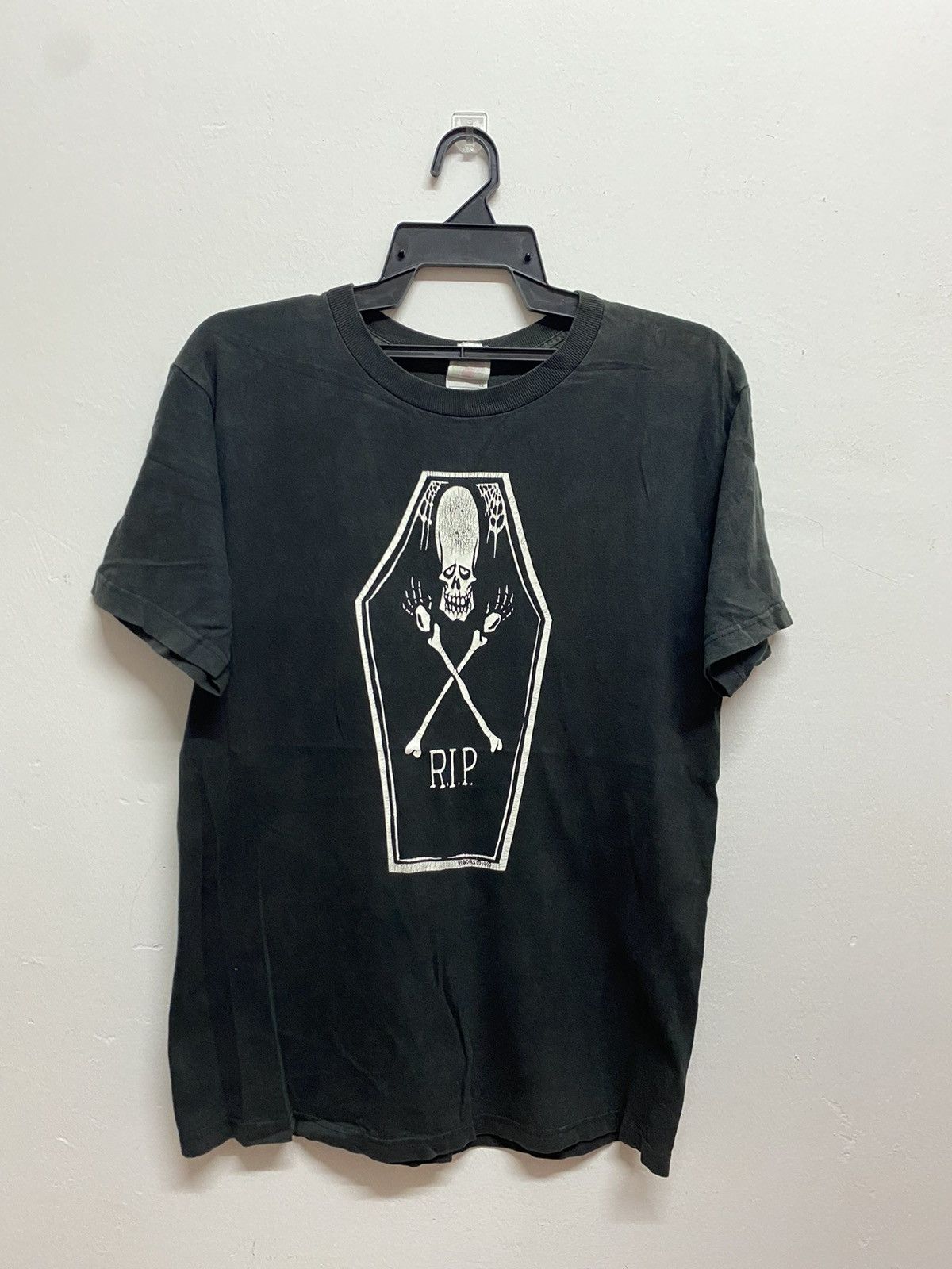 Art × Vintage Vintage 90’s Eric Pigors RIP Toxictoons Gruesome Art Tee ...