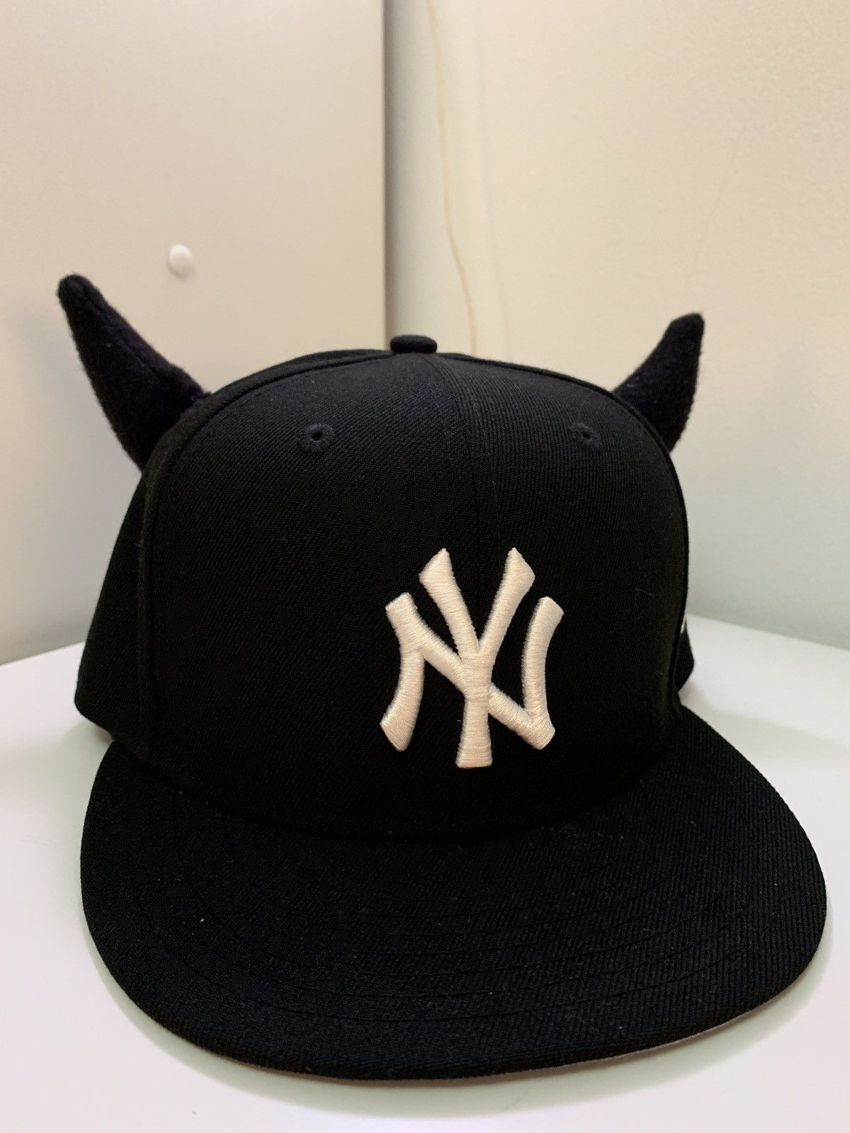 Custom × New Era × Ryder Studios RYDER STUDIOS - New York Demon Horned Fitted 7 5/8 | Grailed