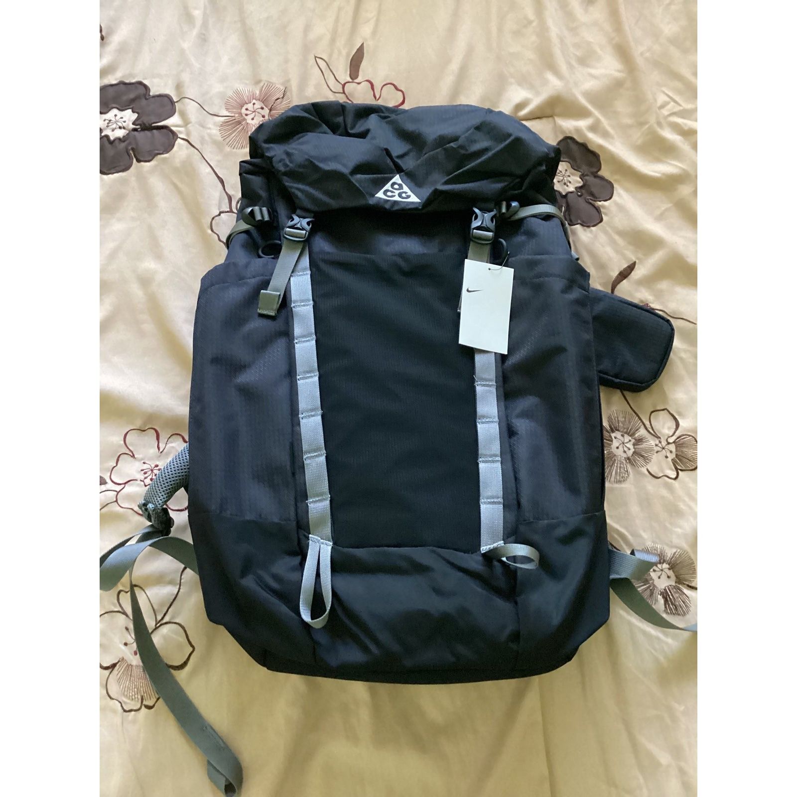 Nike ACG Nike ACG 36 Backpack Size: (44L) 2,686 CU IN Color: Black/Si | Grailed