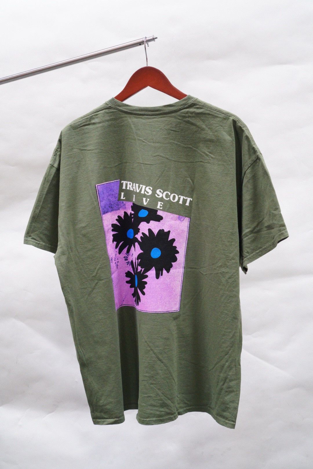 Travis Scott TRAVIS SCOTT Astroworld Festival Run Flower Tee Olive ...