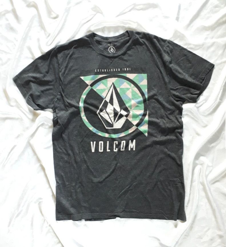 Volcom VOLCOM BIG LOGO Fabric 50/50 Surf Style Shirt | Grailed