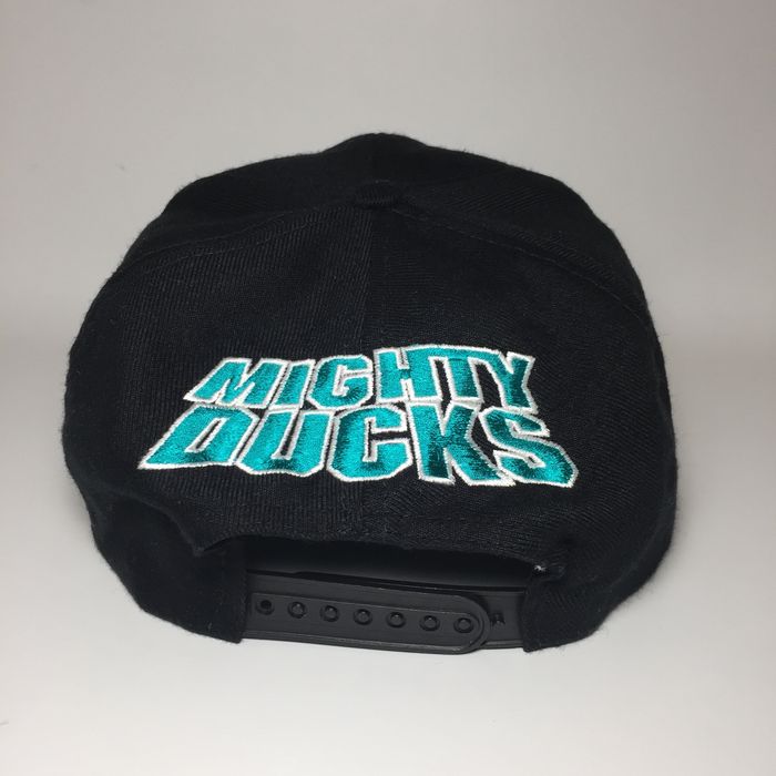 The Mighty Ducks VINTAGE ANAHEIM MIGHTY DUCKS SNAPBACK HAT CAP IN BLACK ...