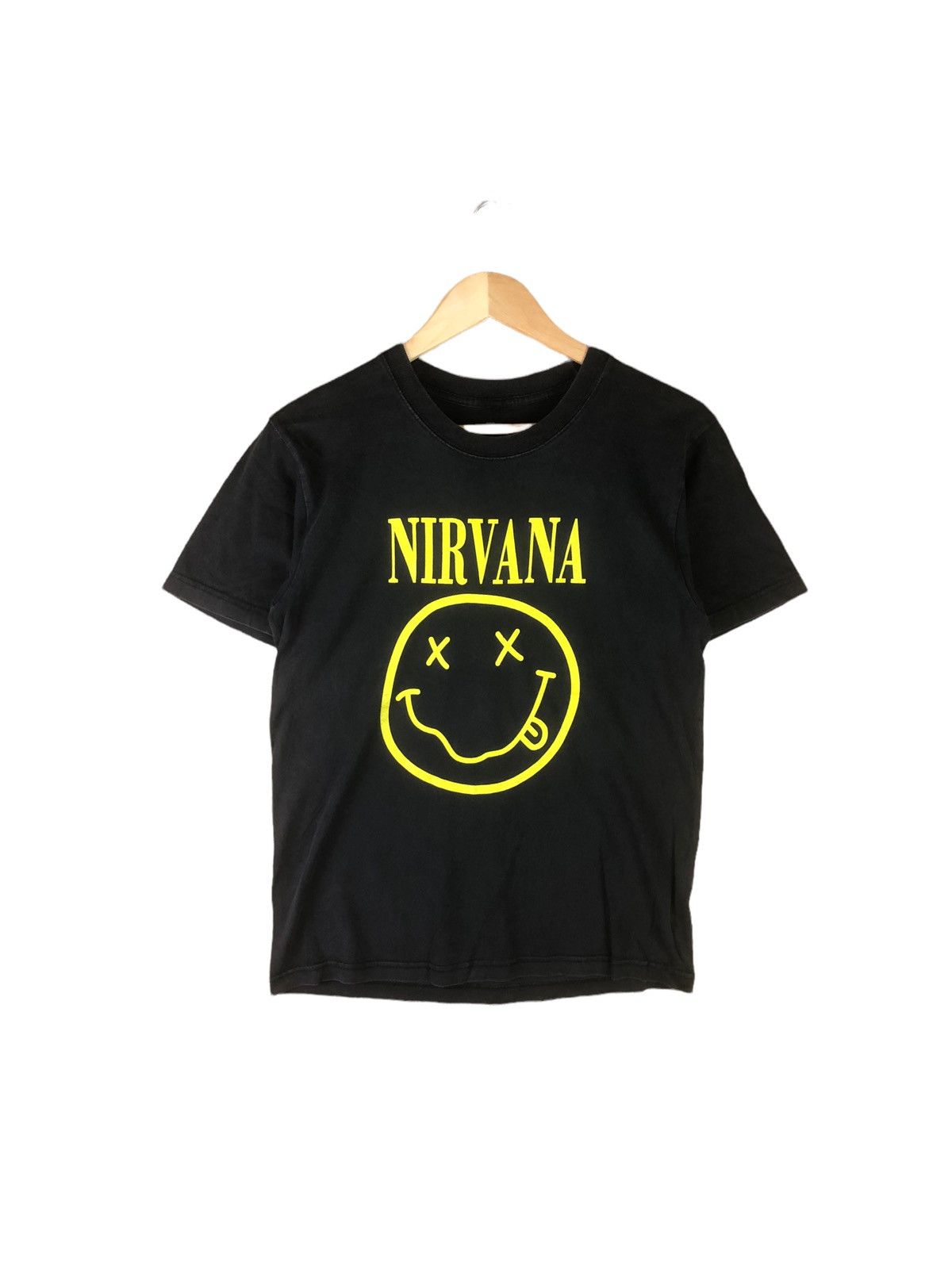 Band Tees × Nirvana × Nirvana Designs Vintage Nirvana Iconic Feature Merchandise Tahirt | Grailed