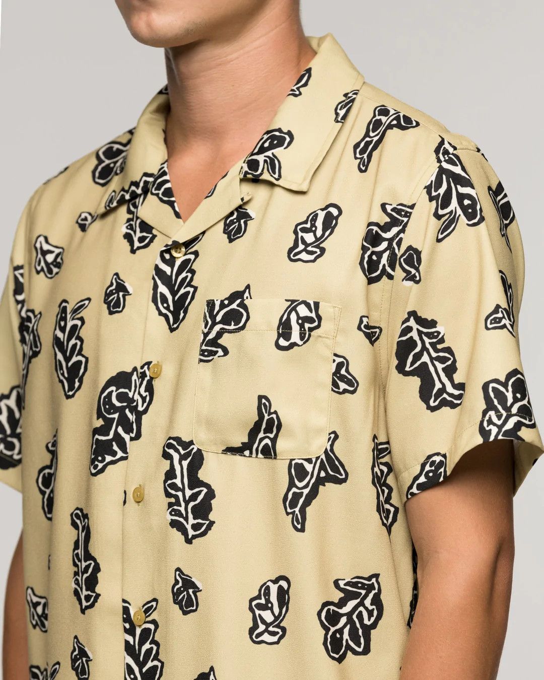 Stussy Stussy Leaves Pattern Short Sleeve Button Up (MEDIUM) | Grailed