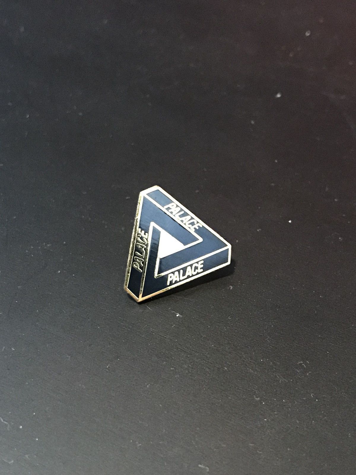 Palace Exclusive Tri Ferg Palace Pin | Grailed