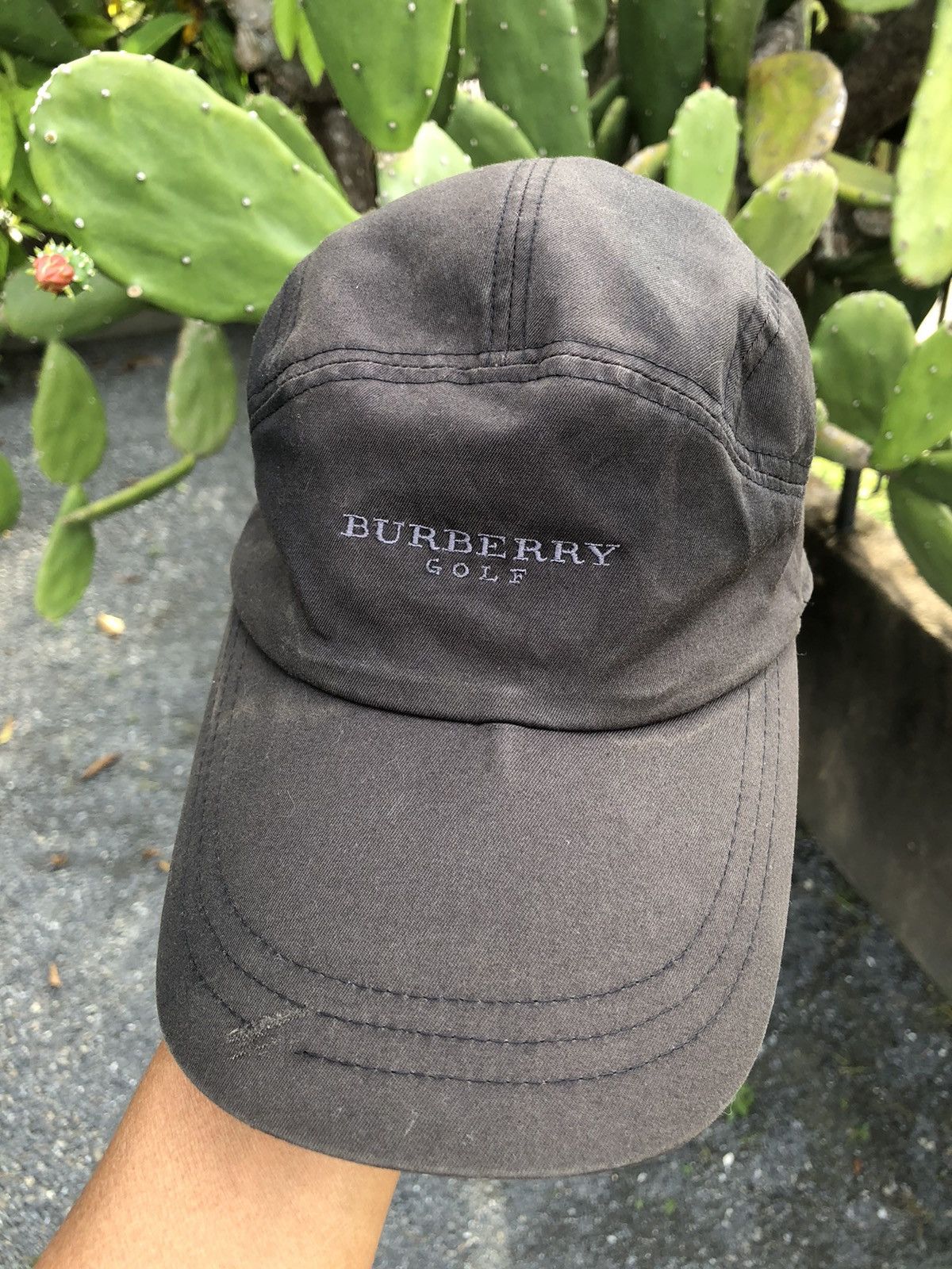 Burberry golf hat store