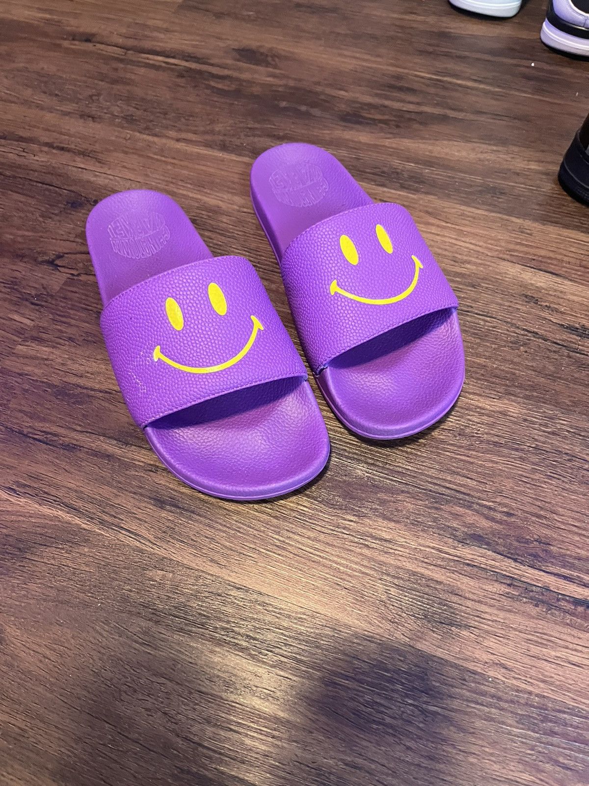 Market Chinatown Market Slides ‘Purple Smiley’ | Grailed
