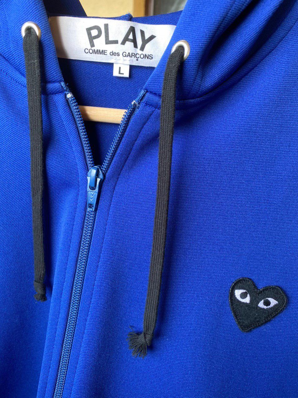 Comme Des Garcons Play Comme Des Garçons Play CDG big heart logo zipped ...
