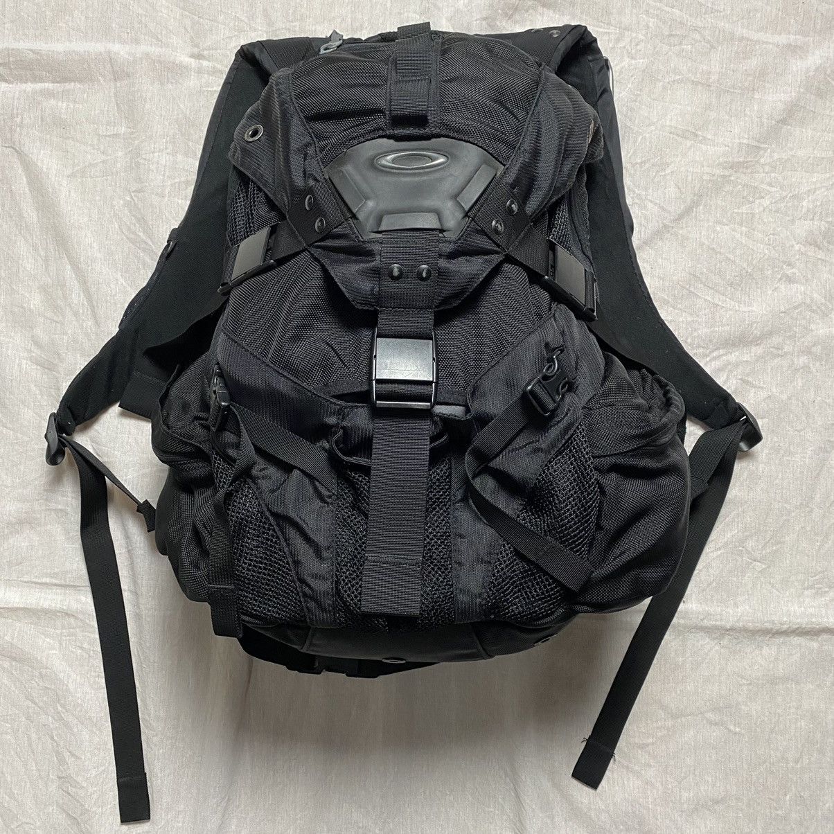 Backpack × Oakley × Vintage 2000s Oakley Icon Backpack | Grailed