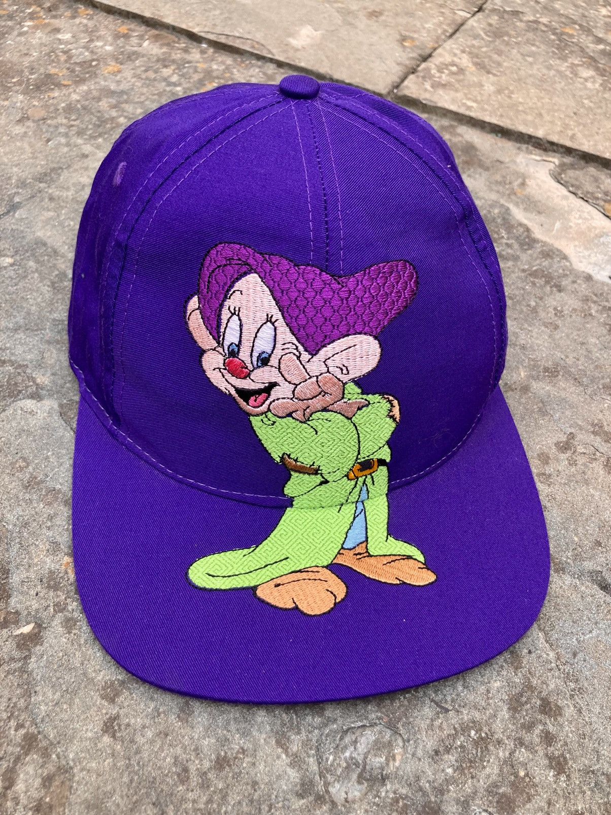 Disney × Vintage Vintage 90s Embroidered Dopey the Dwarf Snapback Hat ...