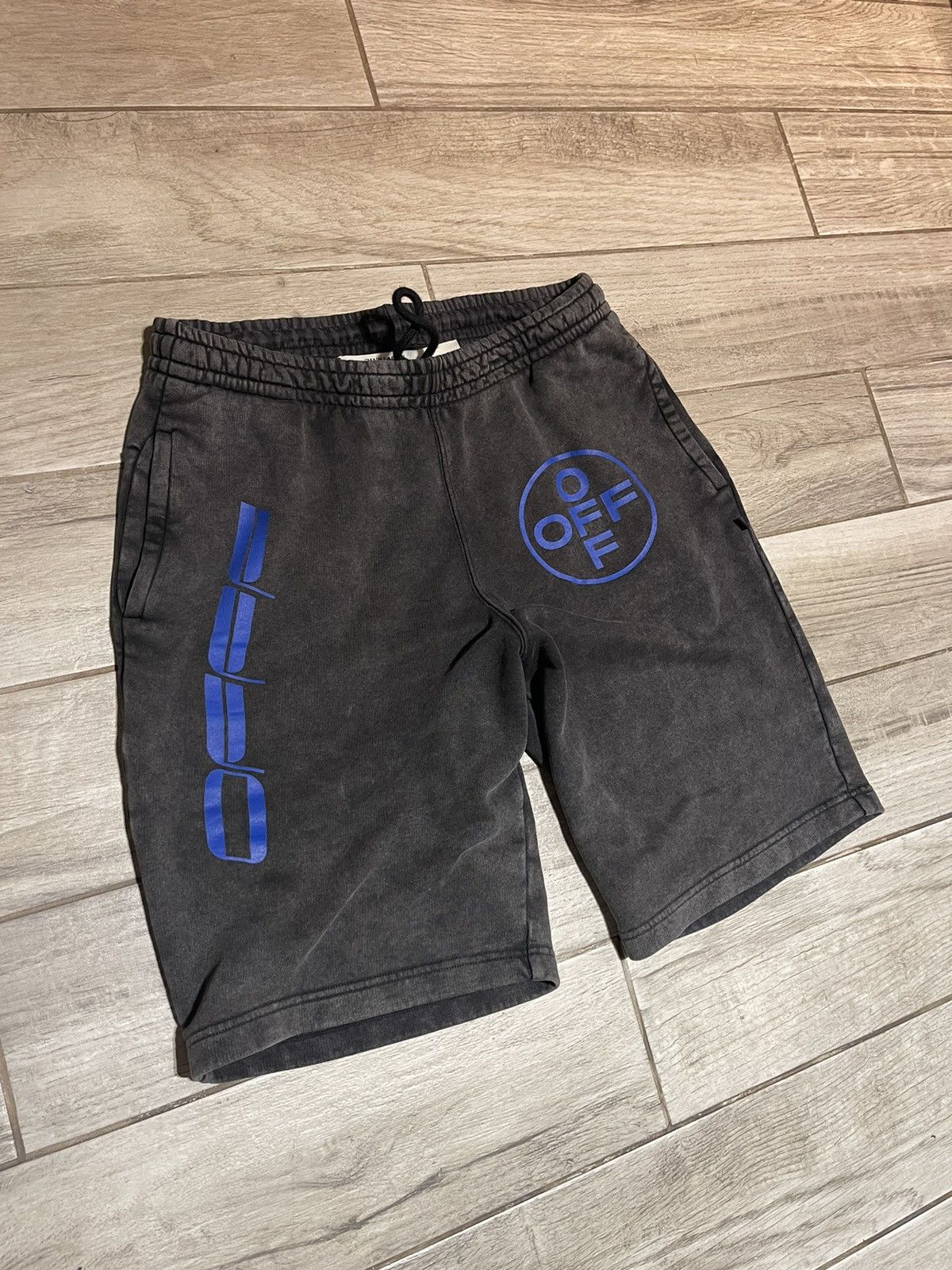 Off-White OFF-WHITE men shorts sizes in photos by tape measure | Grailed