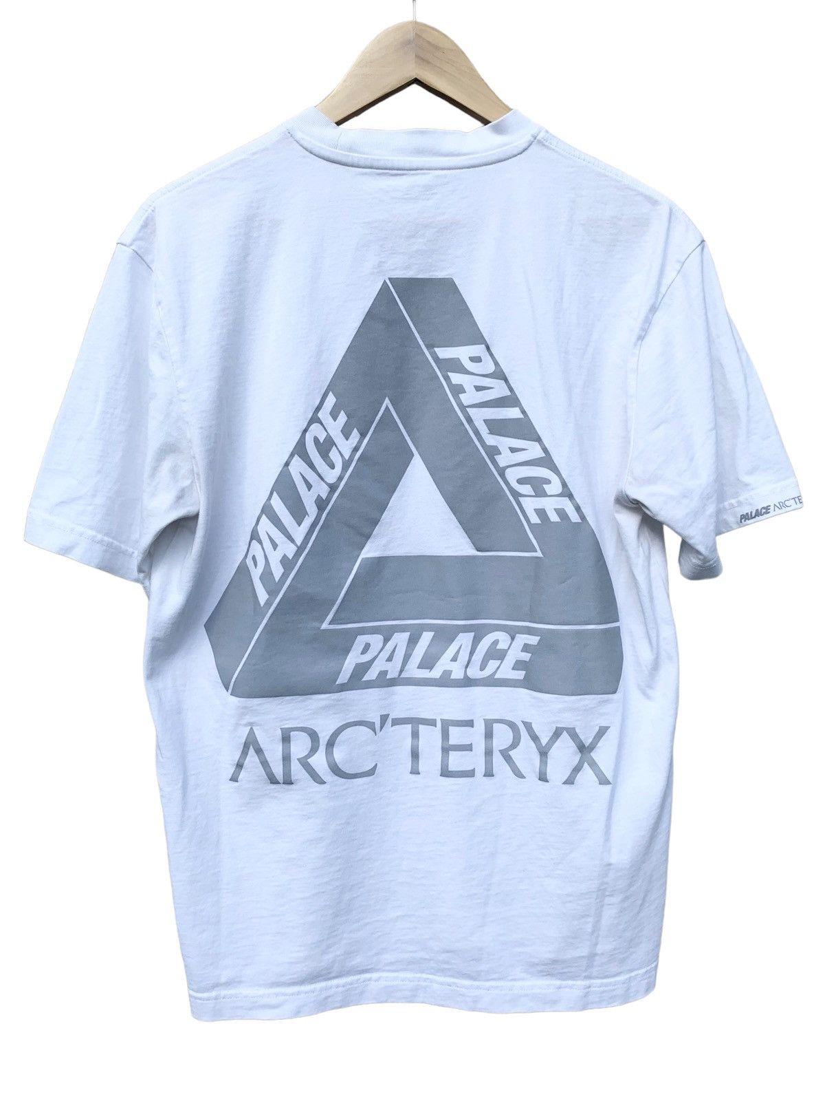 Arc'teryx × Palace Palace Arc’Teryx T-Shirt White 3M Reflective FW20 ... Arc'teryx × Palace Palace Arc’Teryx T-Shirt White 3M Reflective FW20 ...