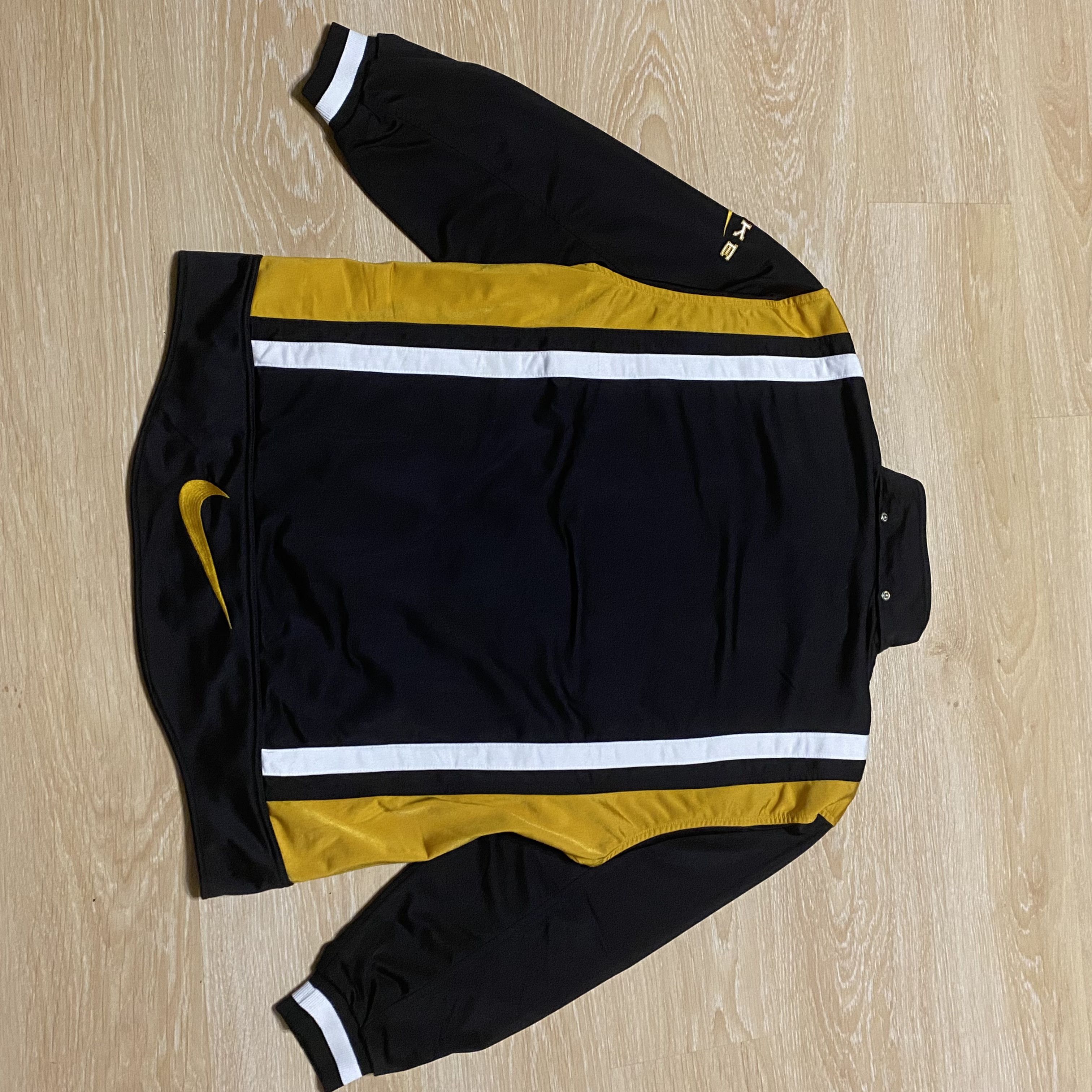 Nike NIKE vintage light jacket big logo | Grailed