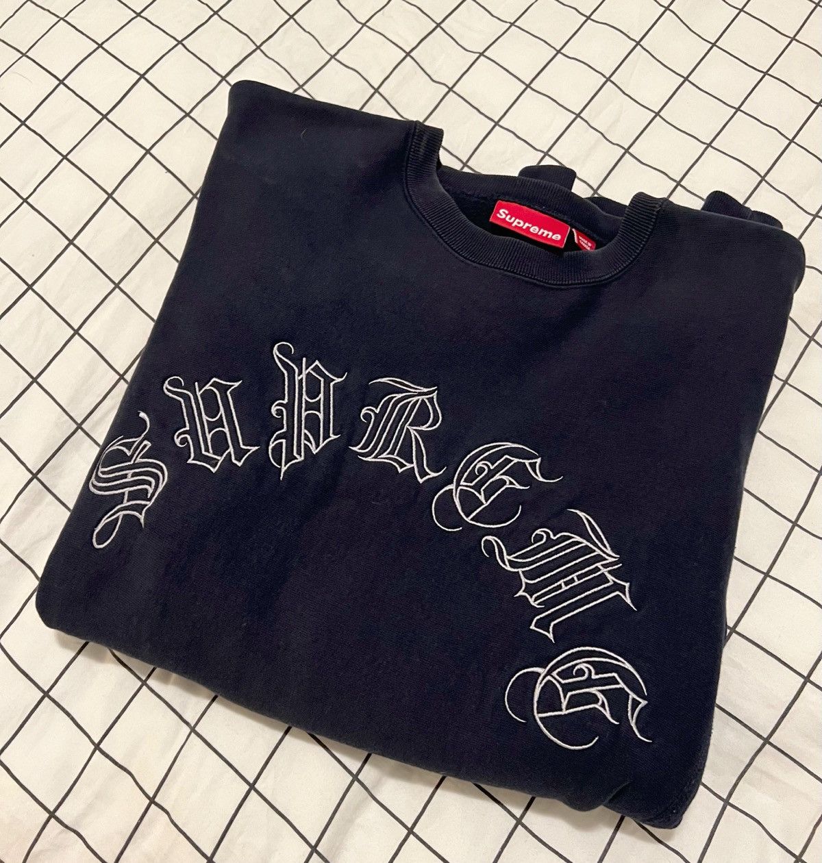 Supreme FW01 Supreme Gothic Arc Logo Crewneck VINTAGE | Grailed