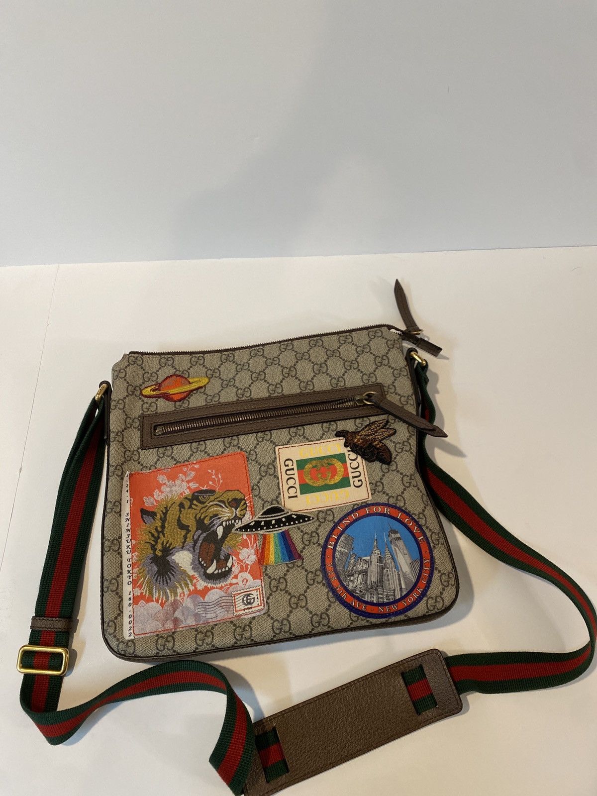 Gucci Gucci gg supreme ufo patch messenger bag | Grailed