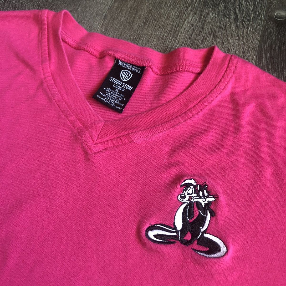 Vintage Vintage 1990s Looney Tunes Warner Bros Pepe Le Pew Logo Tee ...