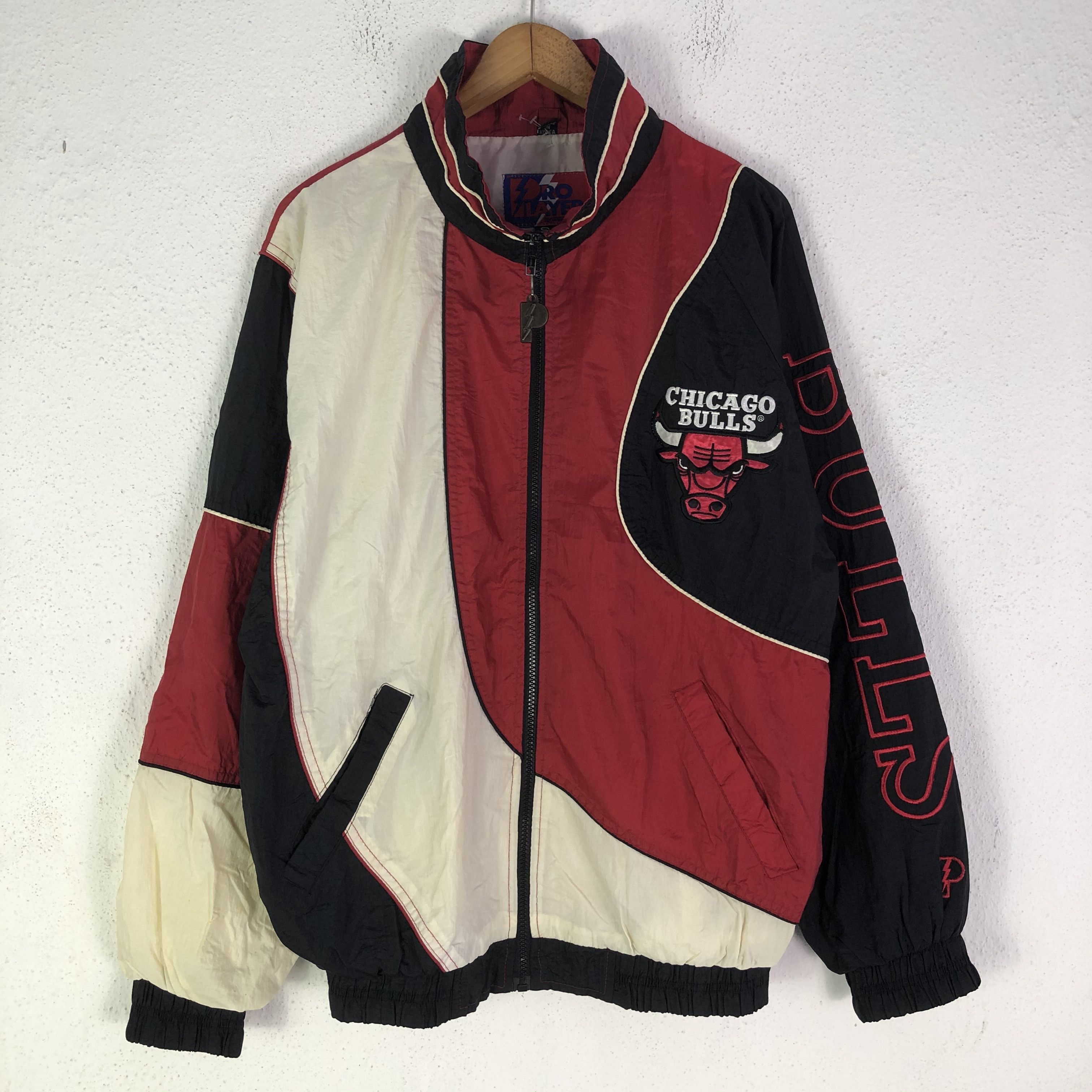 Vintage Vintage 90s CHICAGO BULLS Pro Player Windbreaker Jacket | Grailed