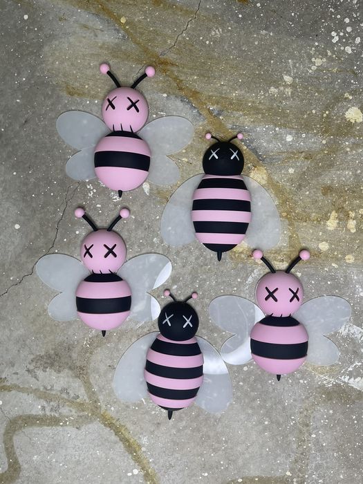 Dior Dior x Kaws store display bees | Grailed