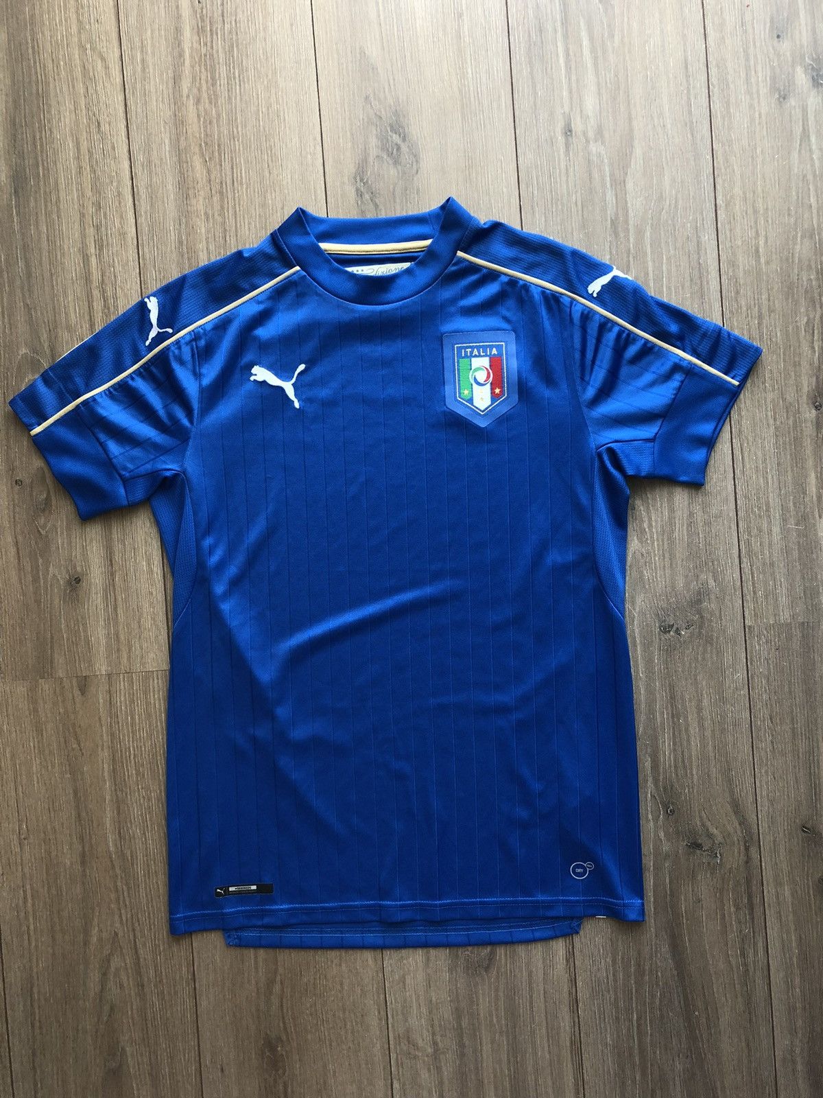 Fifa World Cup × Puma × Soccer Jersey Puma 2016-2017 Italy Home Shirt ...
