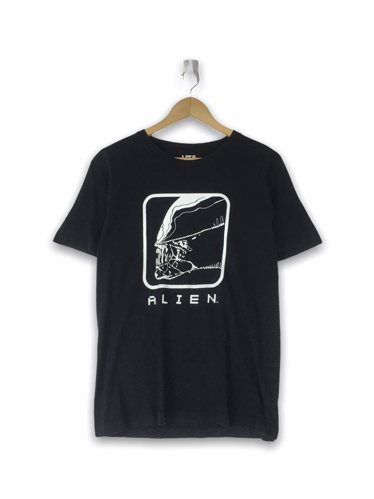 Movie × Uniqlo Rare design Alien uniqlo | Grailed