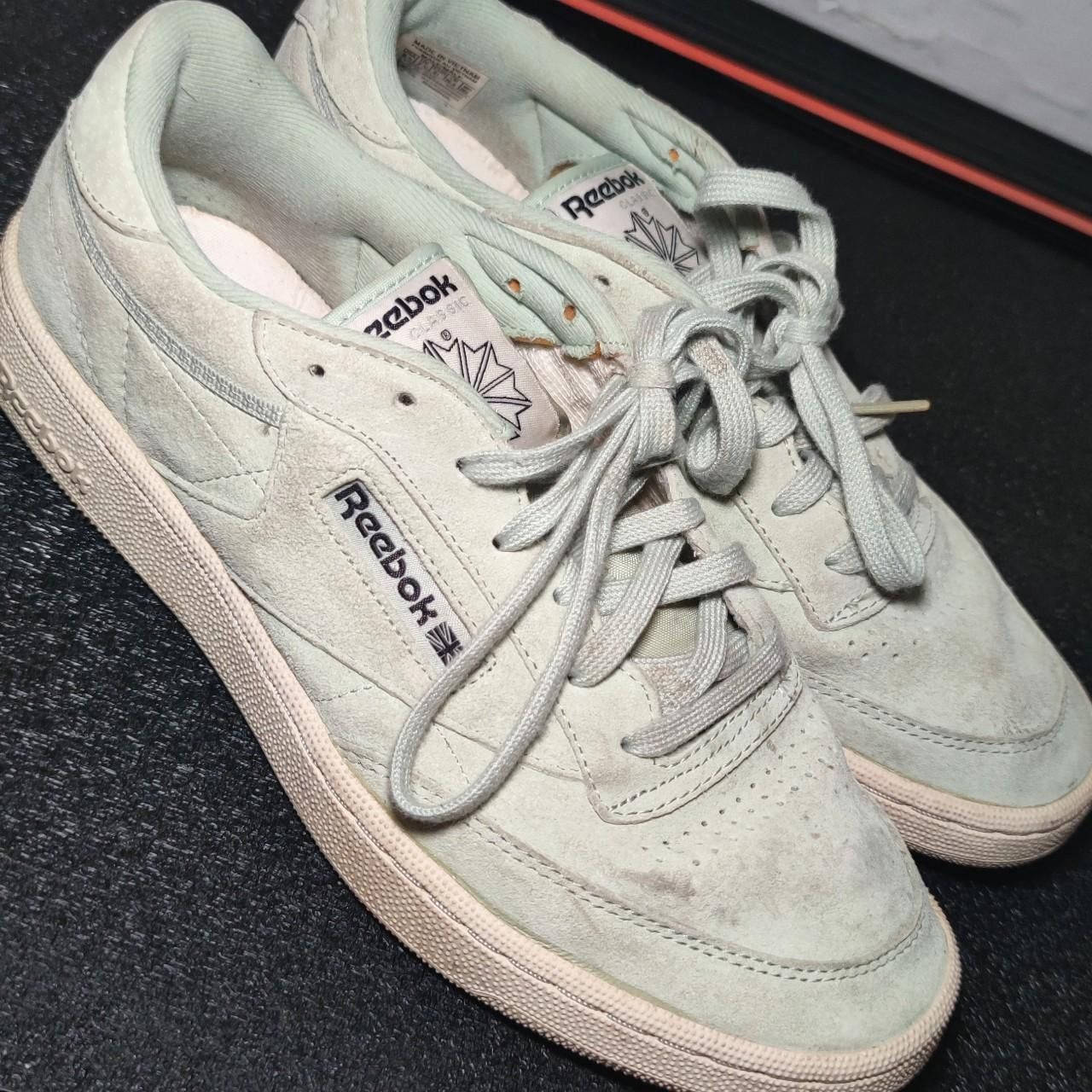Reebok Reebok rare colorway dirty looks like golden goose | Grailed