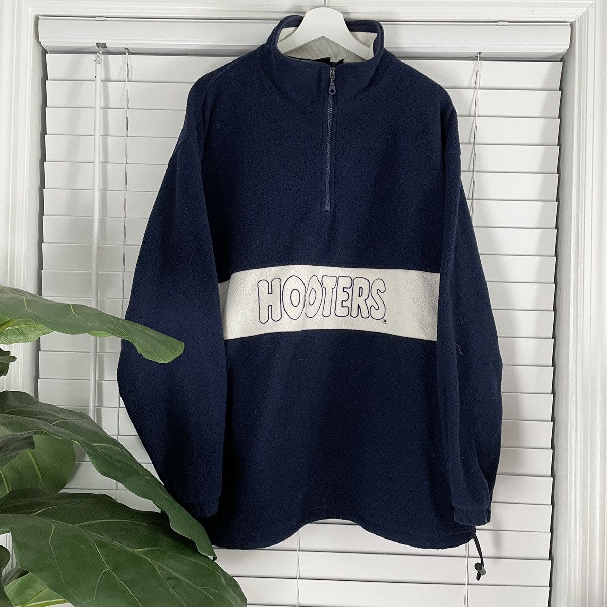Vintage Vintage Hooters Fleece Sweater | Grailed