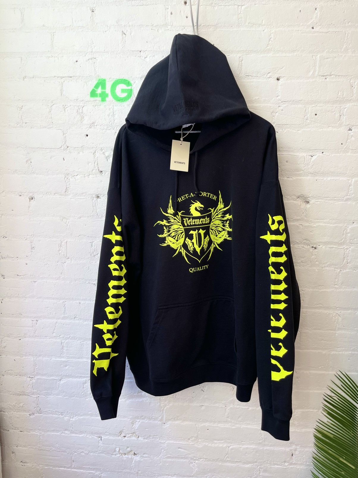 Vetements Vetements NEW Gothic FONT DOWN ARM Neon Green Hoodie M-XXL ...