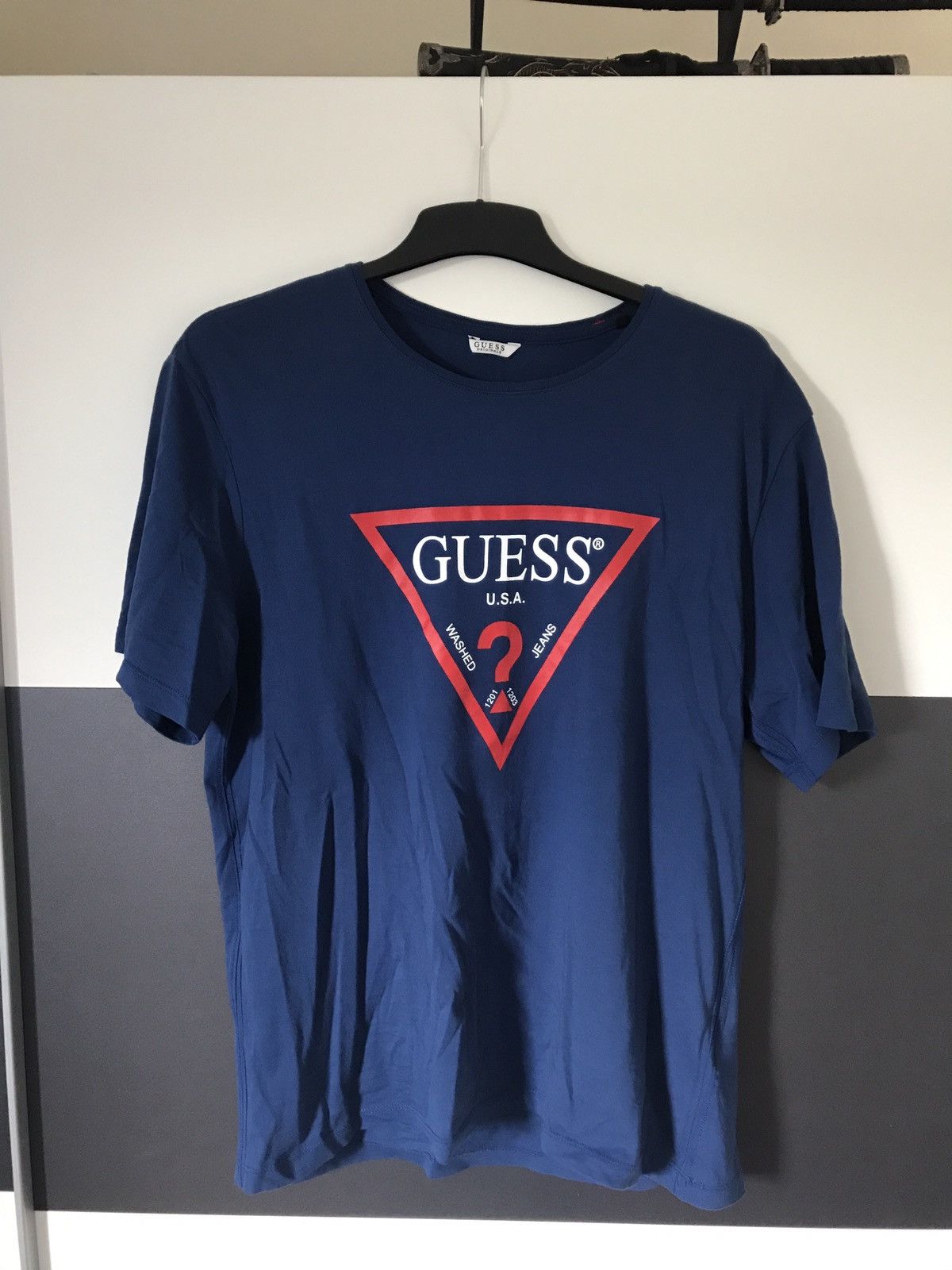 Guess GUESS LOGO TEE | Grailed