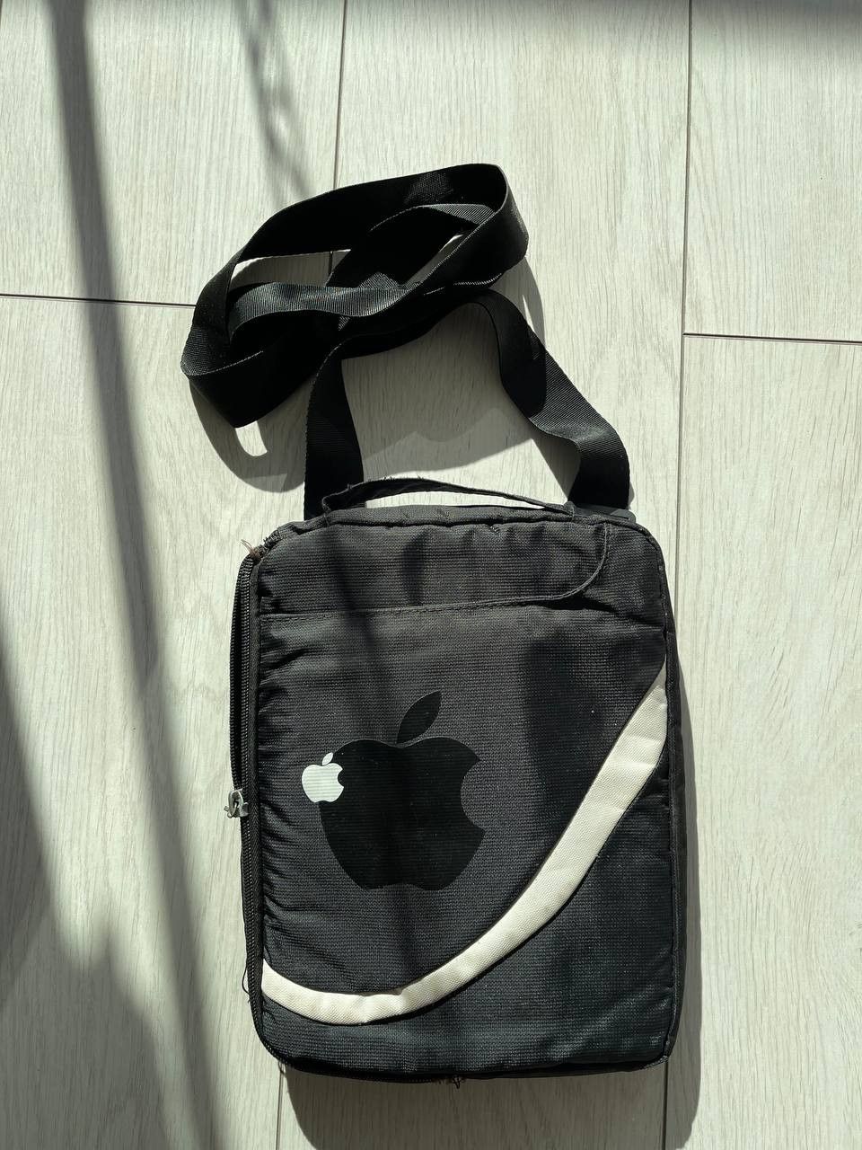 Apple VINTAGE Y2K APPLE LOGO CROSSBODY BAG | Grailed