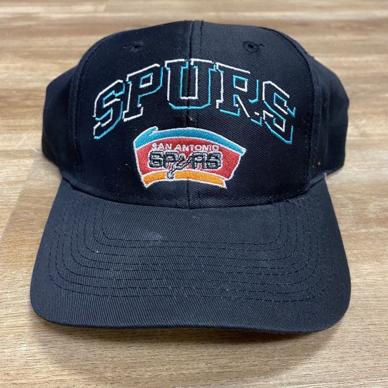 Logo Athletic SAN ANTONIO SPURS VINTAGE 90s LOGO ATHLETIC SNAPBACK HAT ...