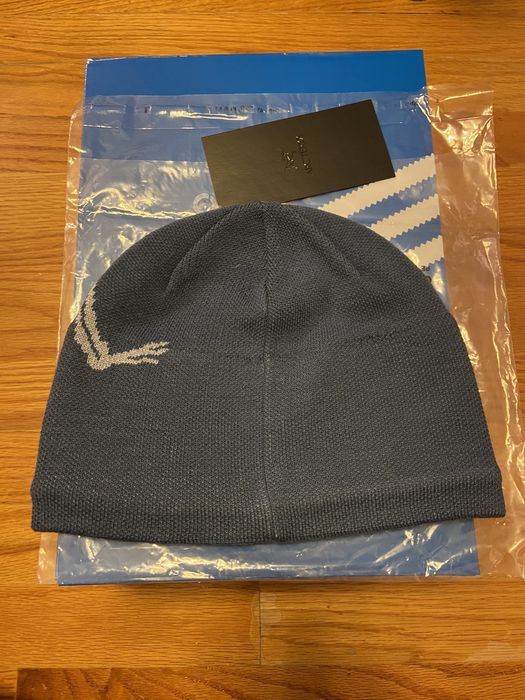 Arc'Teryx Arcteryx bird head toque Blue moonlit lucent | Grailed Arc'Teryx Arcteryx bird head toque Blue moonlit lucent | Grailed