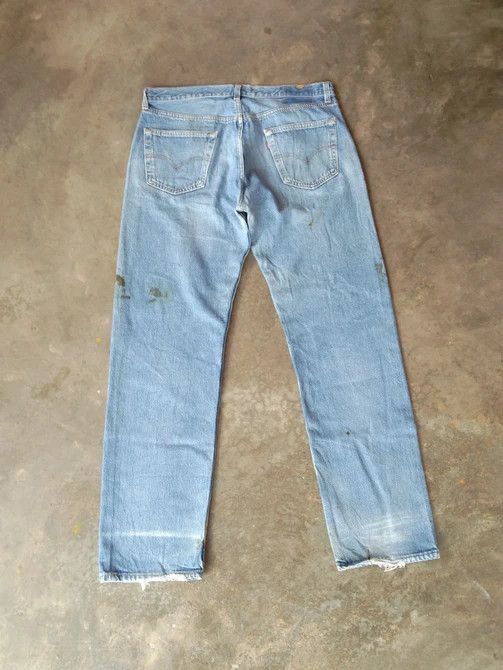 Vintage 90s Vintage Levi's 501 Made In USA Distressed Jeans 34x32 | Grailed