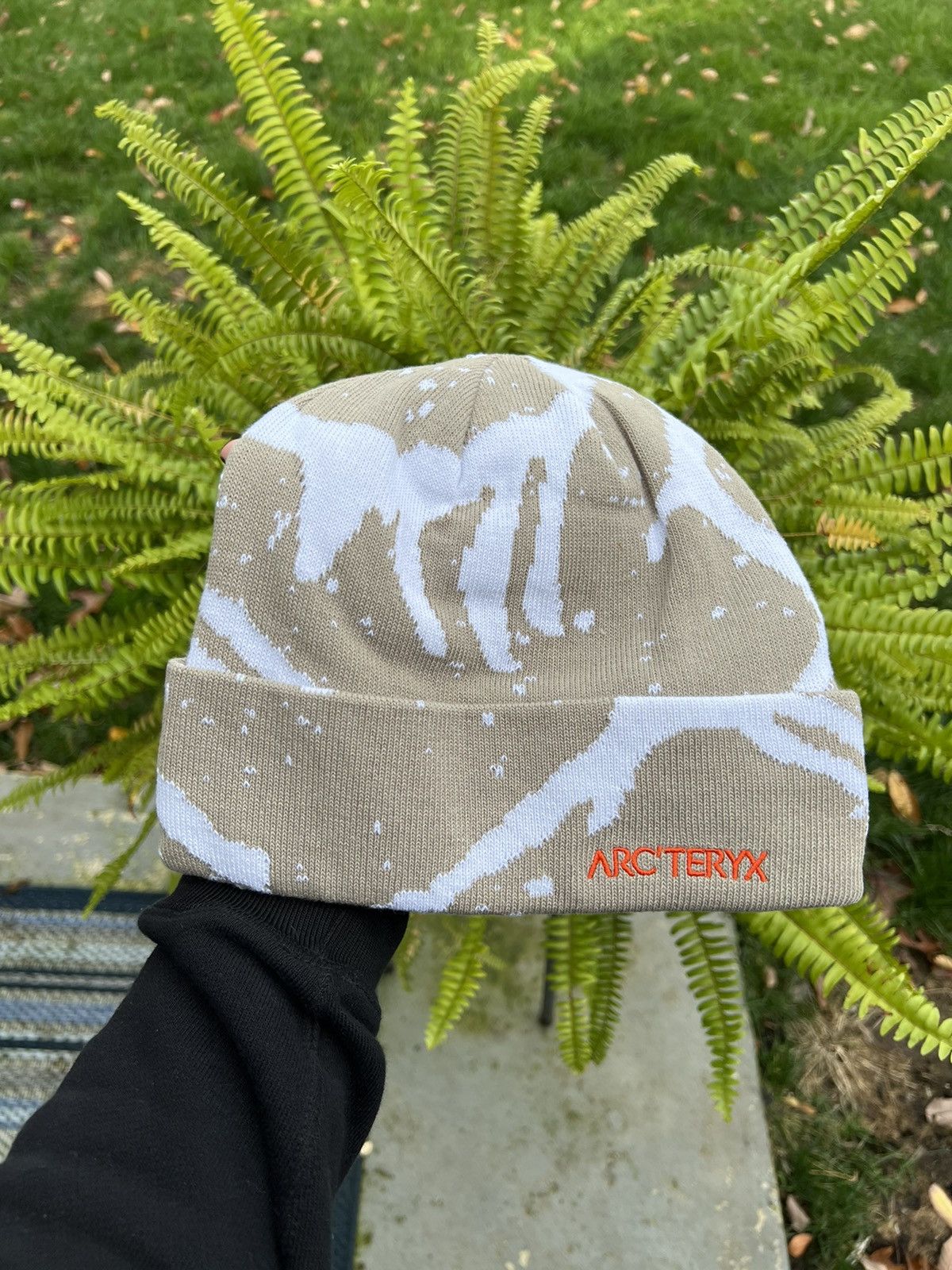 Arc'teryx Arc’teryx Grotto Toque Beanie Habitat/White Light | Grailed