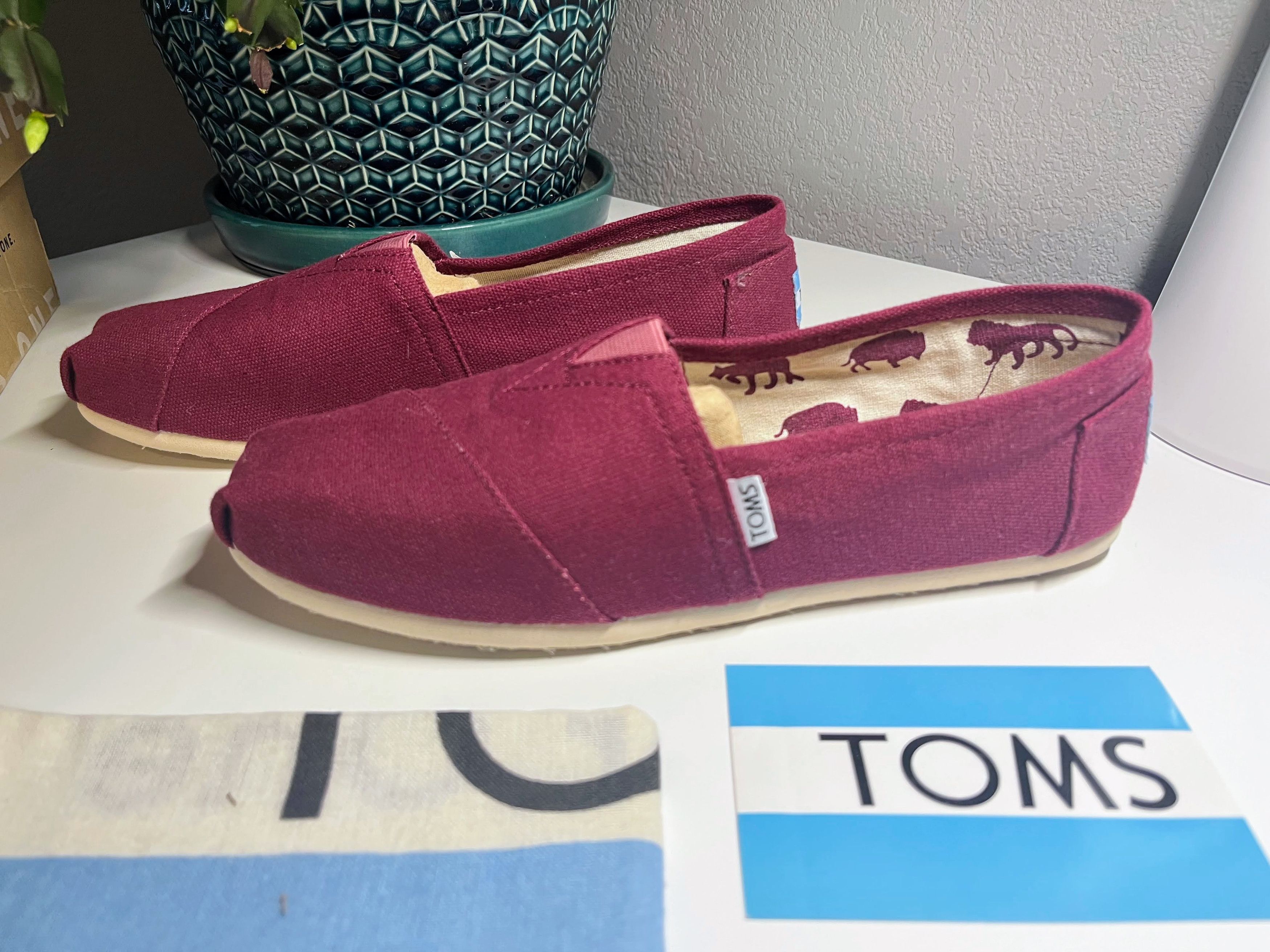 Toms Classics Wine Canvas | Grailed