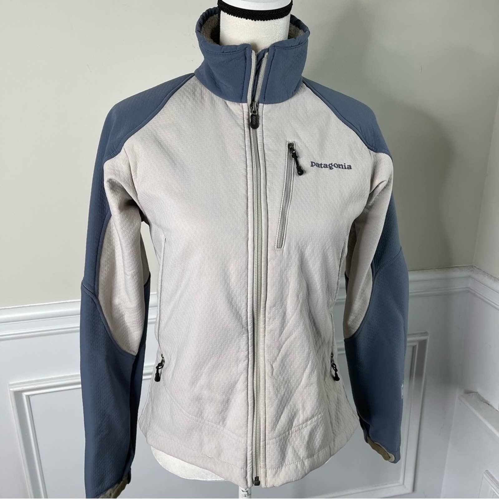 Patagonia Patagonia soft shell r2 techface fuzzy lining zip jacket ...