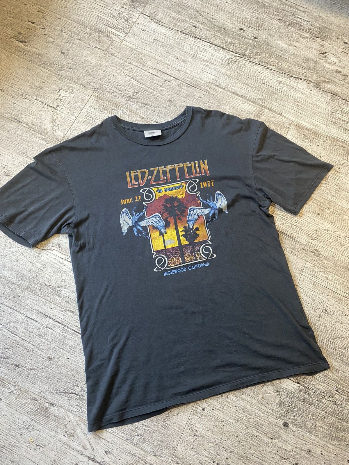 Band Tees × Led Zeppelin × Vintage Led Zeppelin June 1977 Concert tee ...