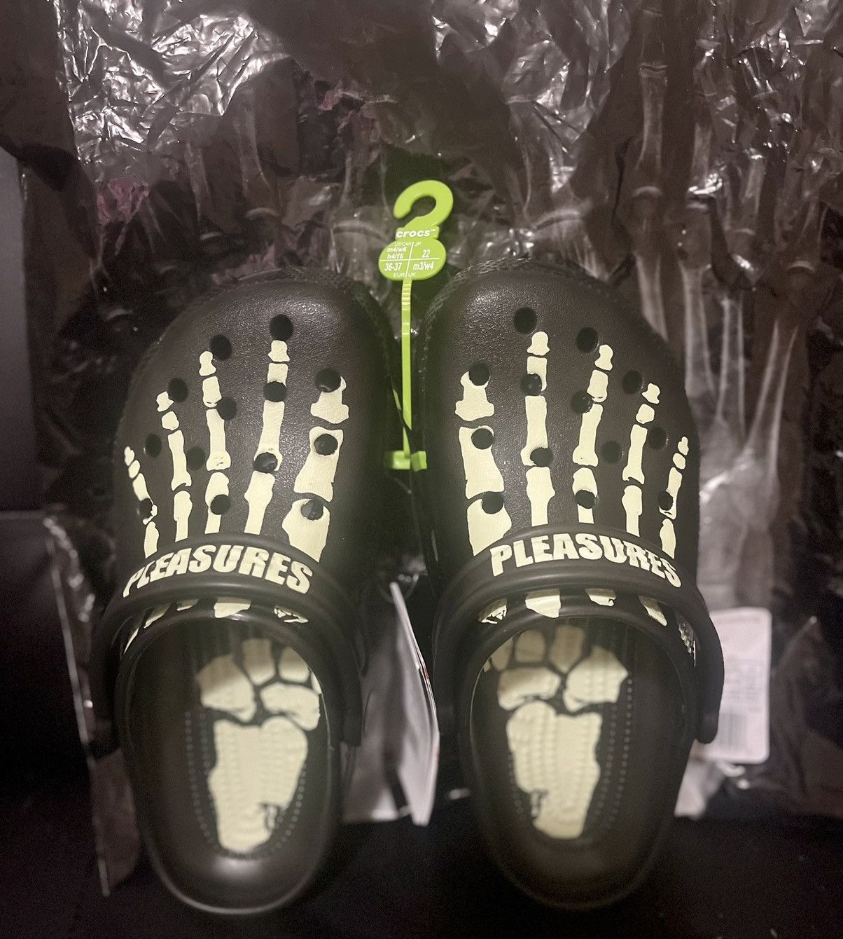 Crocs Crocs x Pleasures Classic Clog Skeleton Glow in the Dark 4/6 ...