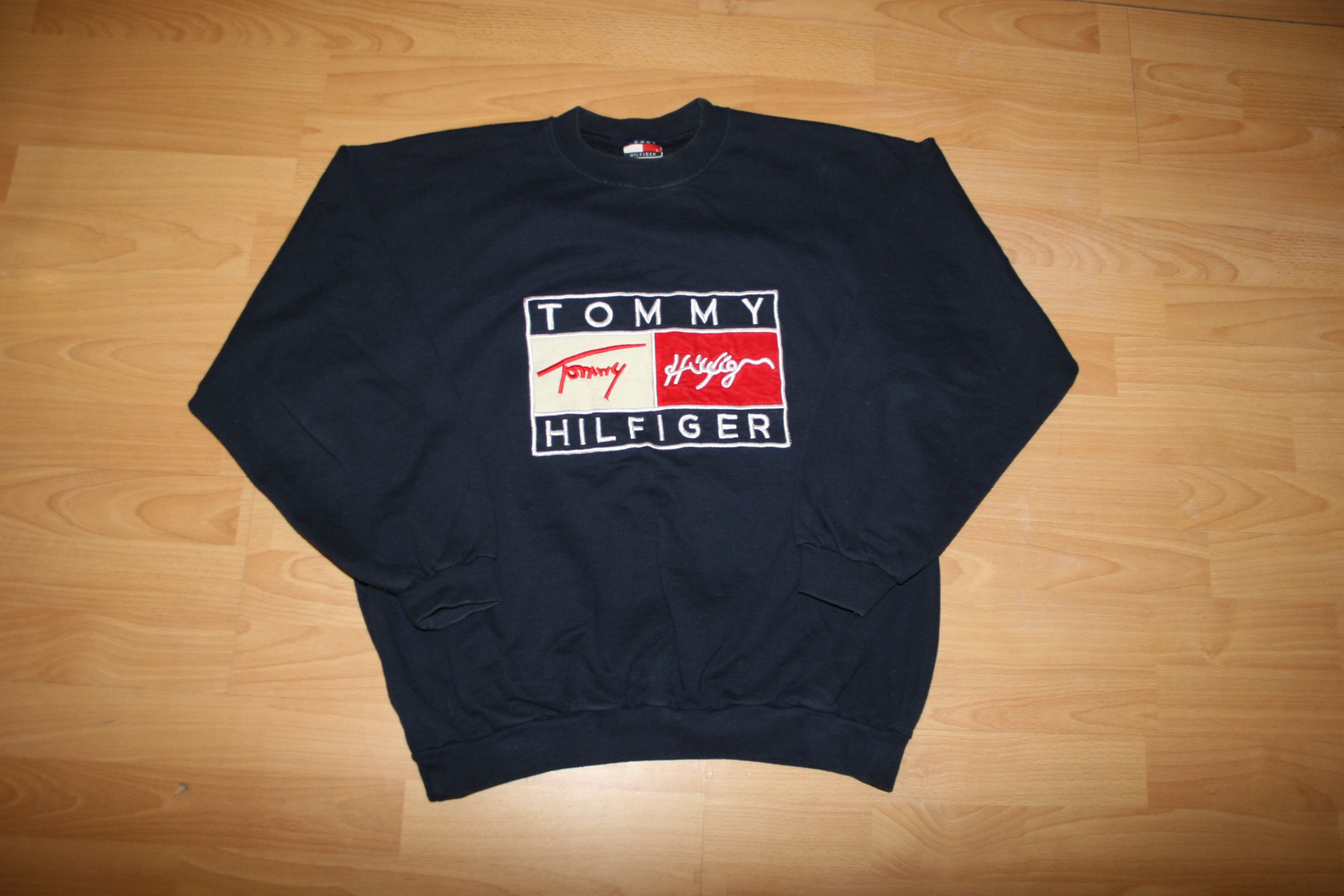 Vintage Tommy Hilfiger Big Logo Vintage Sweatshirt | Grailed