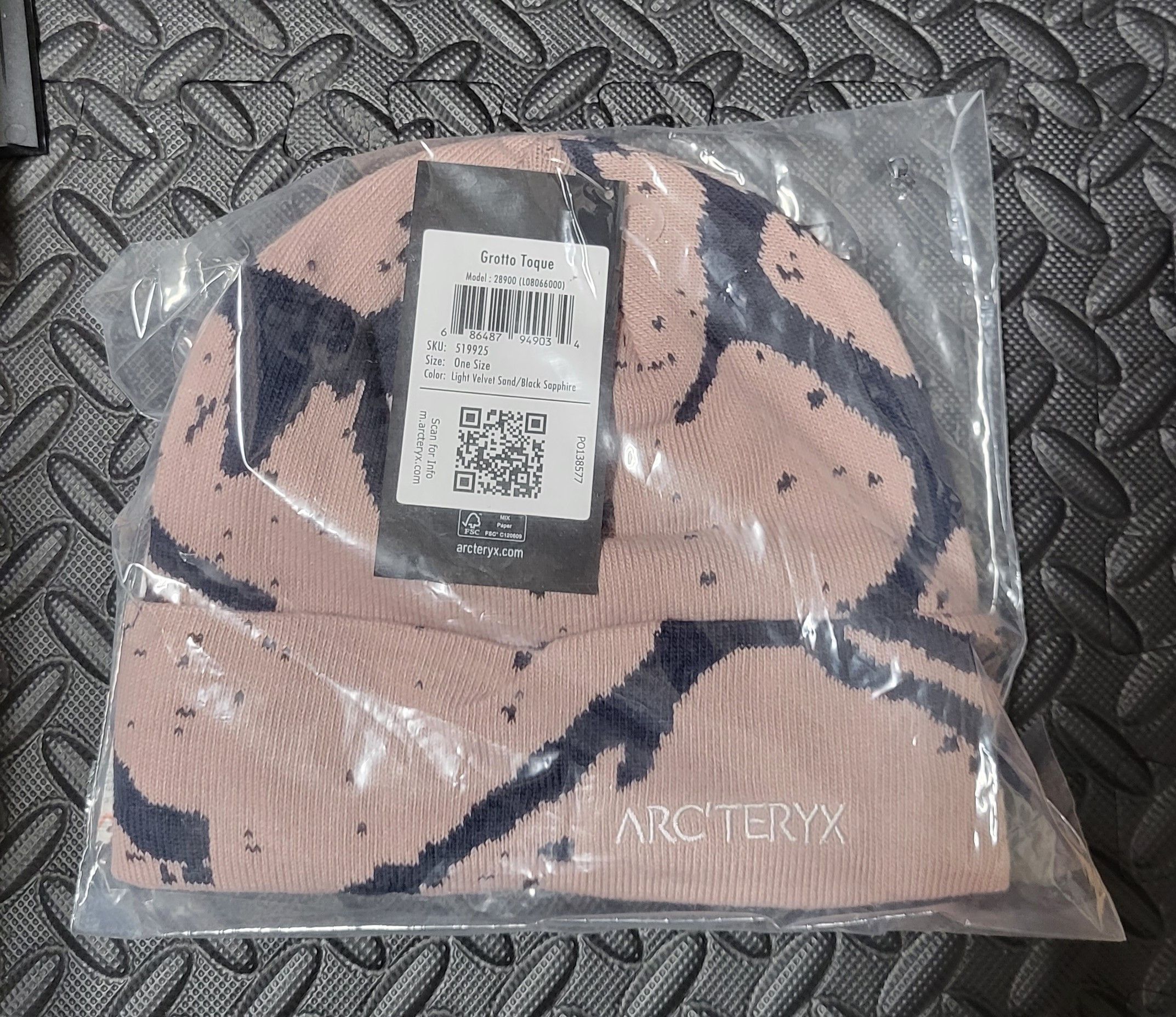 Arc'teryx Grotto Toque Light Velvet Sand/Black Sapphire | Grailed