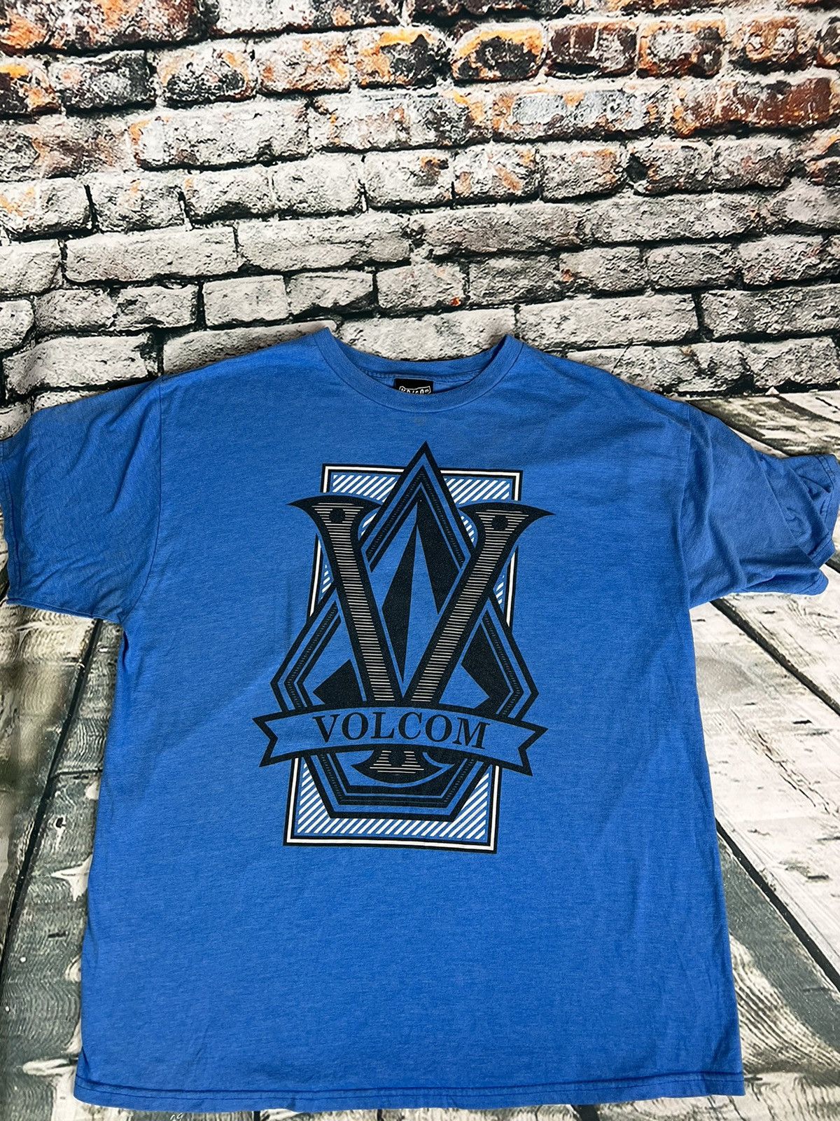 Designer × Streetwear × Volcom Volcom Blue Big Graphic Shirt sz XL | Grailed