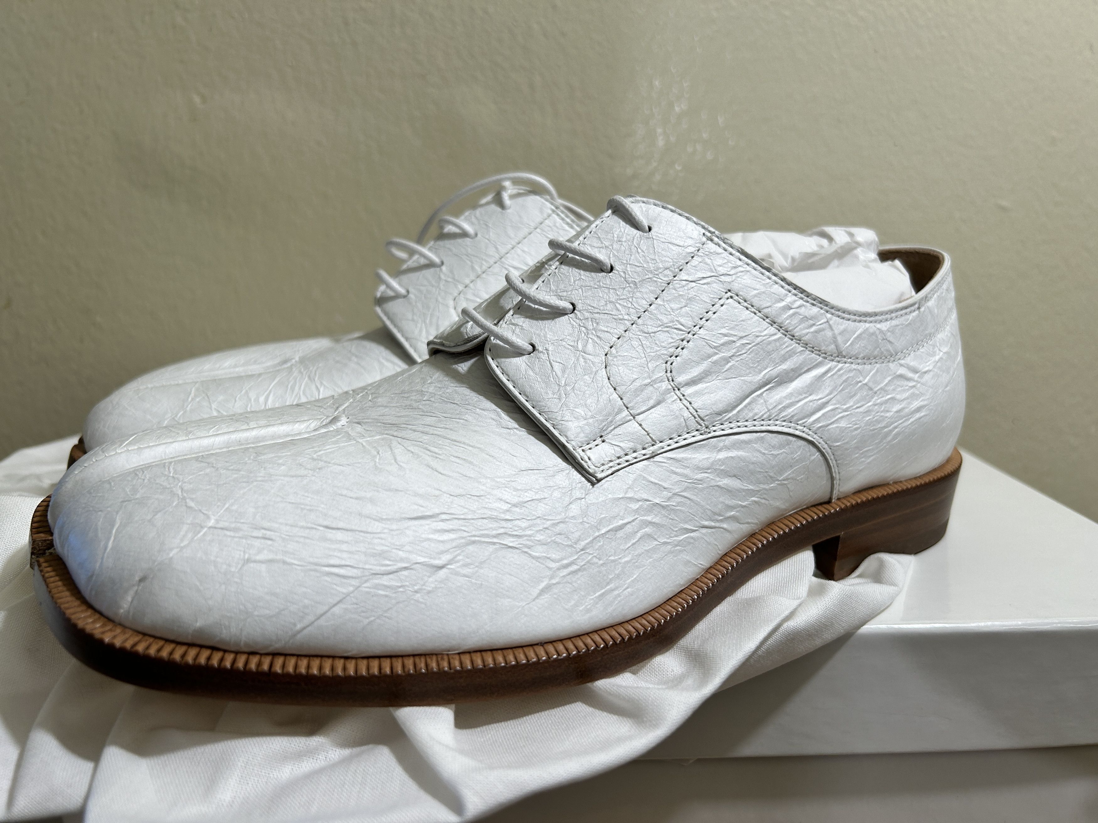 Maison Margiela Tabi Split Toe crinkle Leather Derby Shoes - White ...