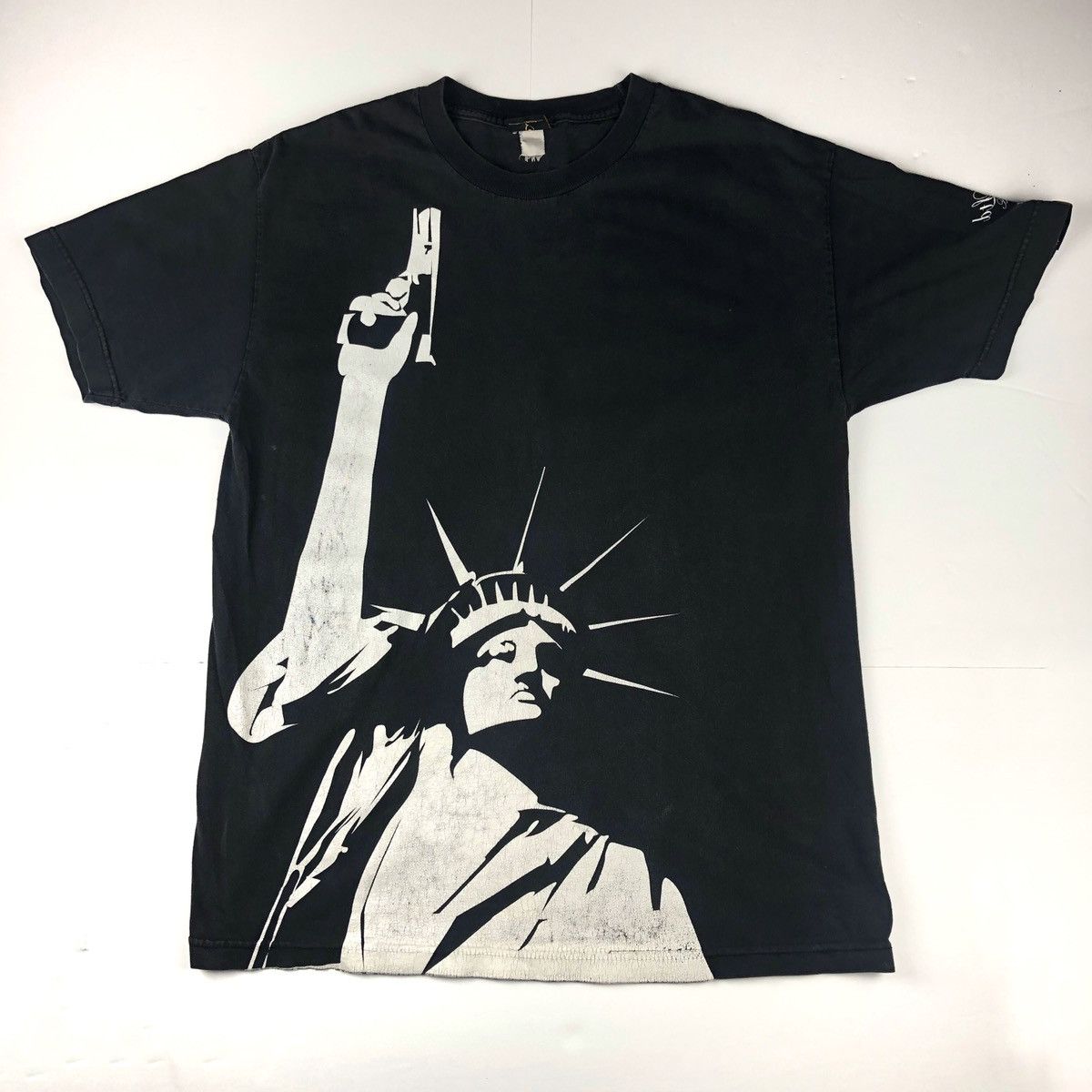 Vintage Vintage 2000s Statue of Liberty gun tee by accomplice | Grailed