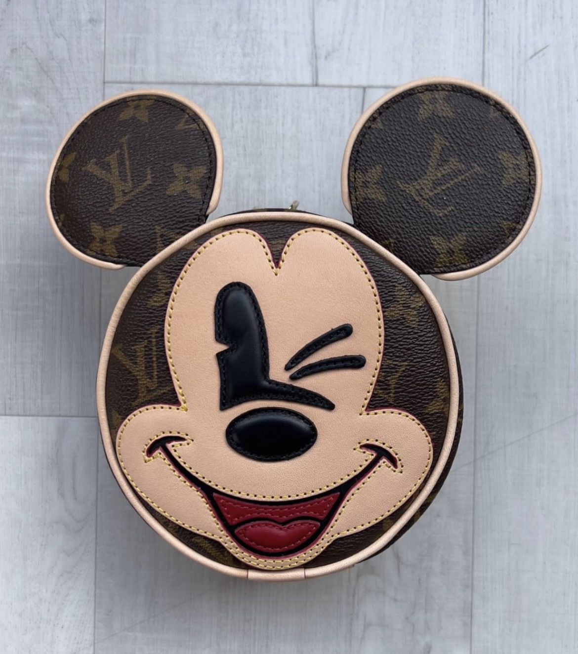 Louis Vuitton × Mickey Mouse Authentic Sheron Barber Louis Vuitton ...