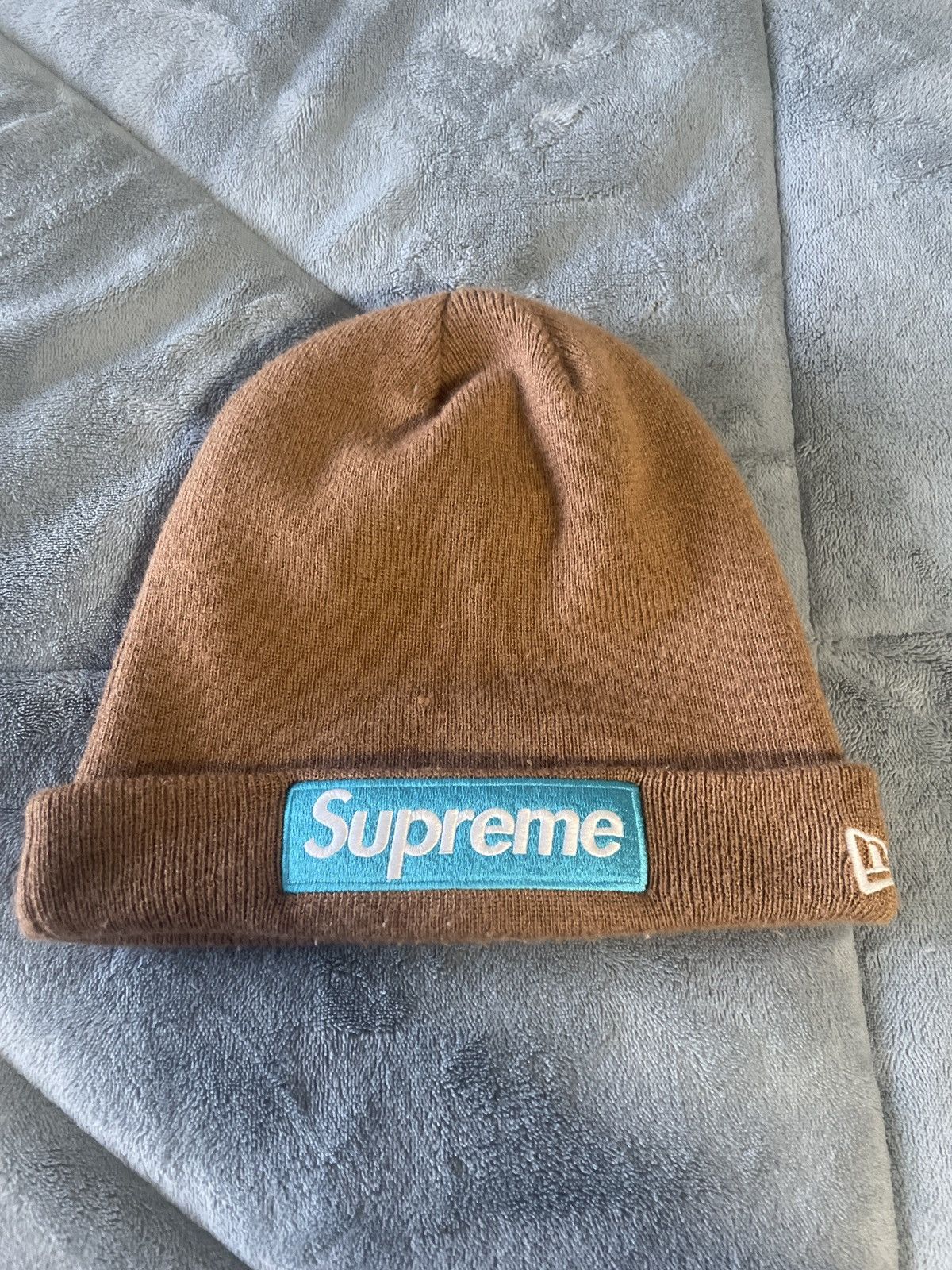 New Era × Supreme BROWN/CYAN SUPREME FW17 BEANIE | Grailed