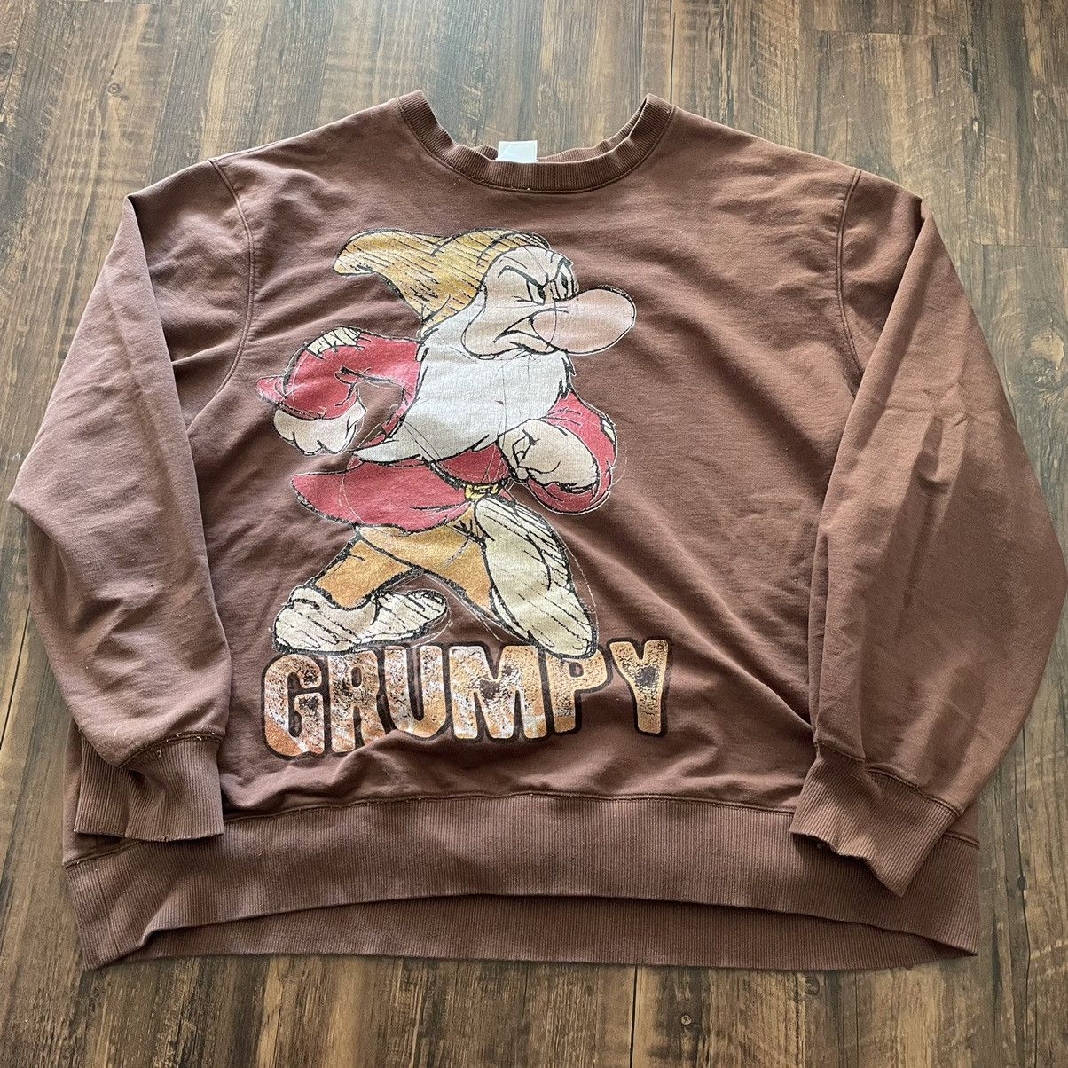 Disney × Vintage Vintage brown grumpy snowy white Disney sweatshirt ...