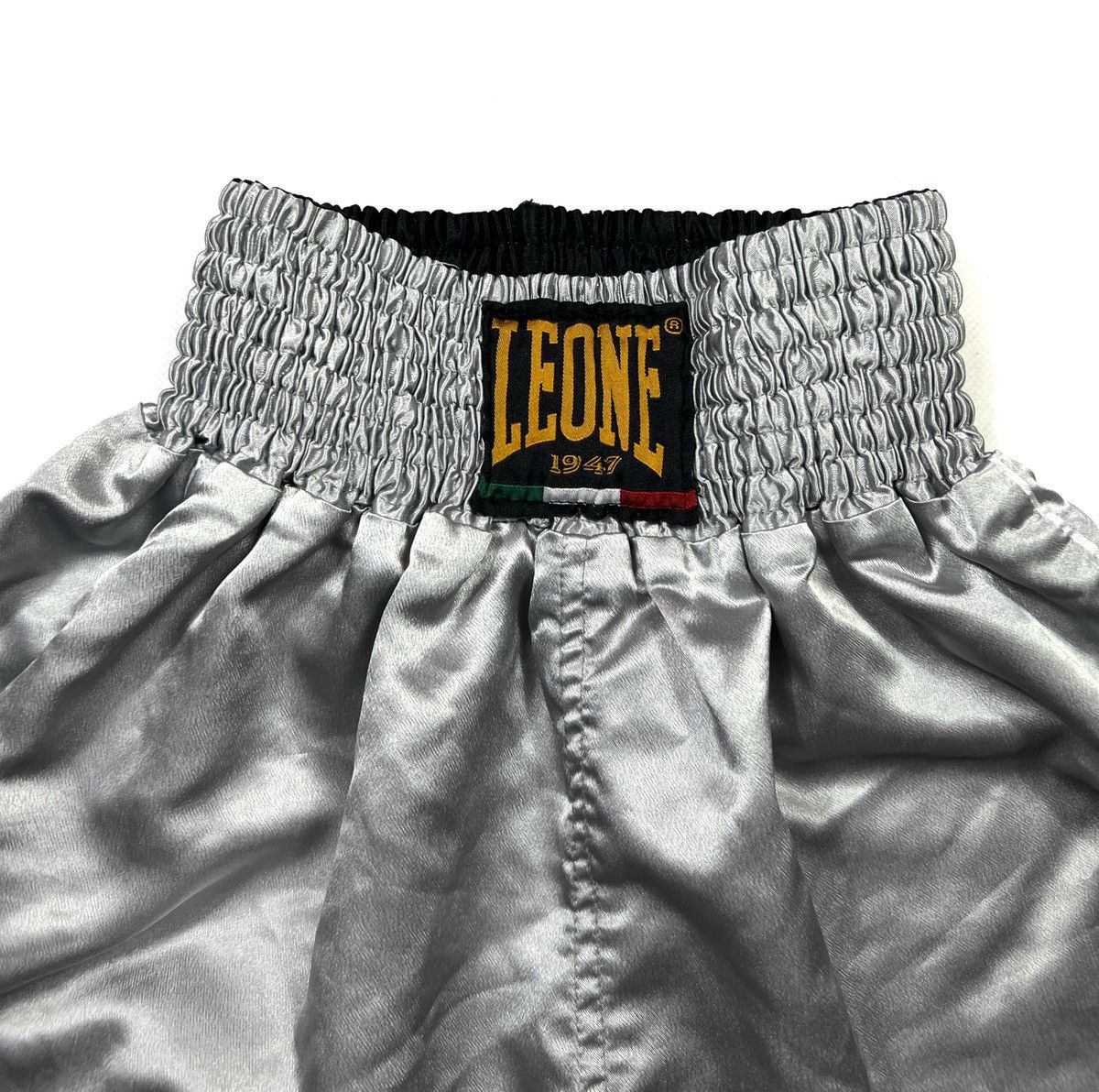 Sportswear × Streetwear × Vintage Leone bilateral Muay Thay boxing ...