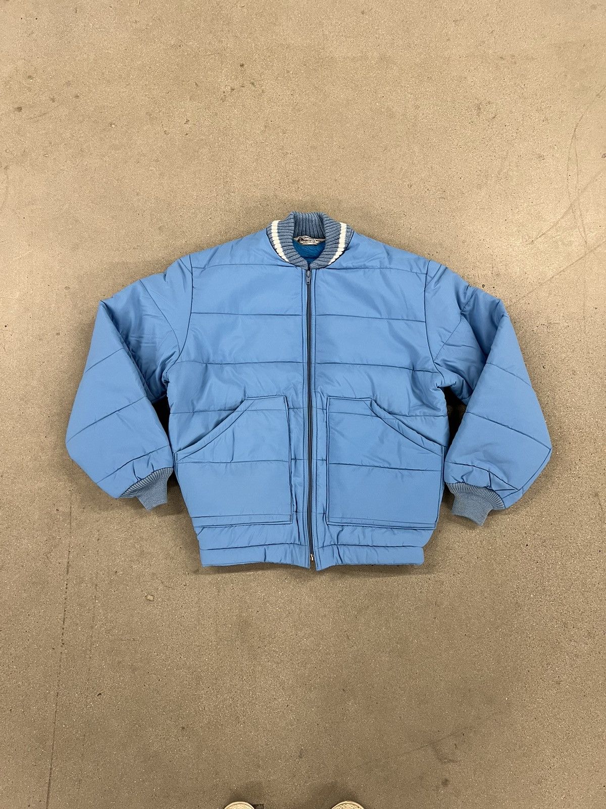 Vintage Vintage MWG baby blue puffer jacket with blue fuzzy lining ...