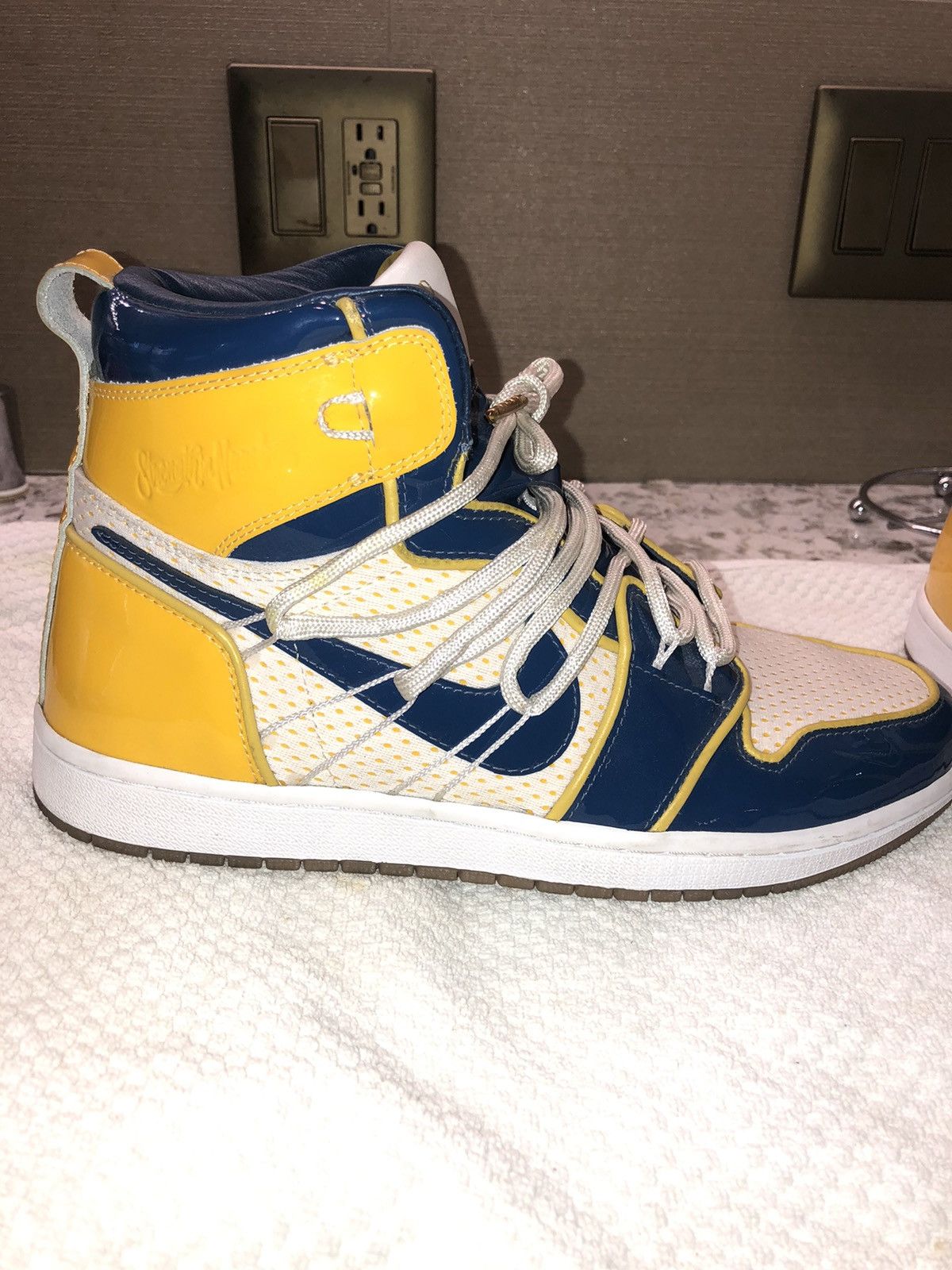 The Shoe Surgeon The Shoe Surgeon x Air Jordan 1 High Golden State ...