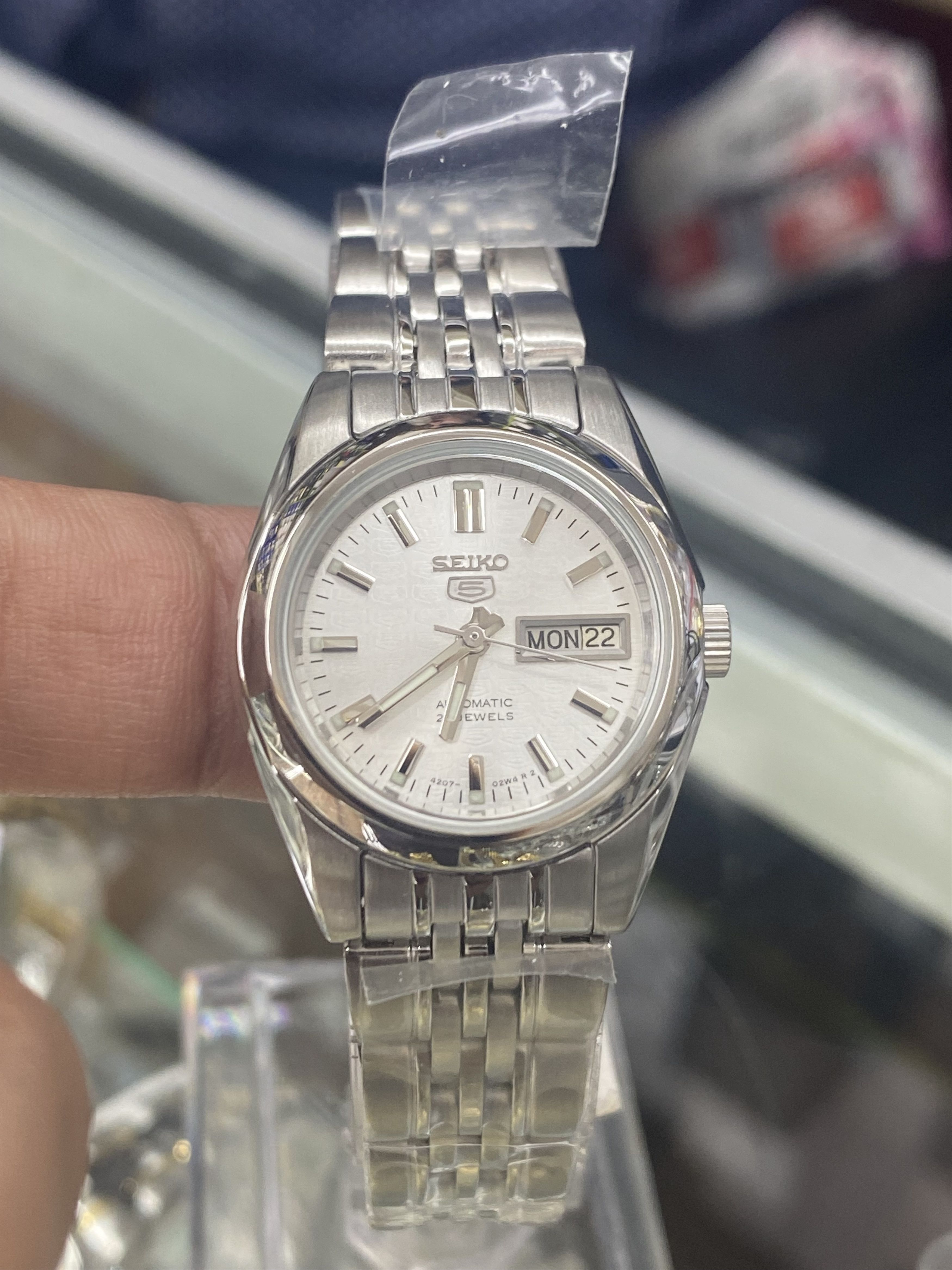 Seiko Seiko small automatic watch for Ladies | Grailed