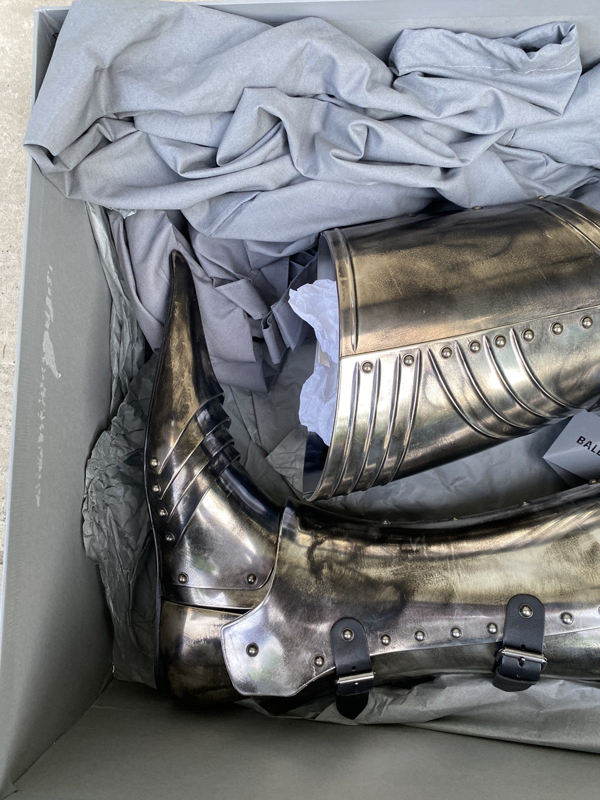 Balenciaga *GRAIL ALERT* 1OF9 SZ42 AW21 silver chevalier knight boots ...
